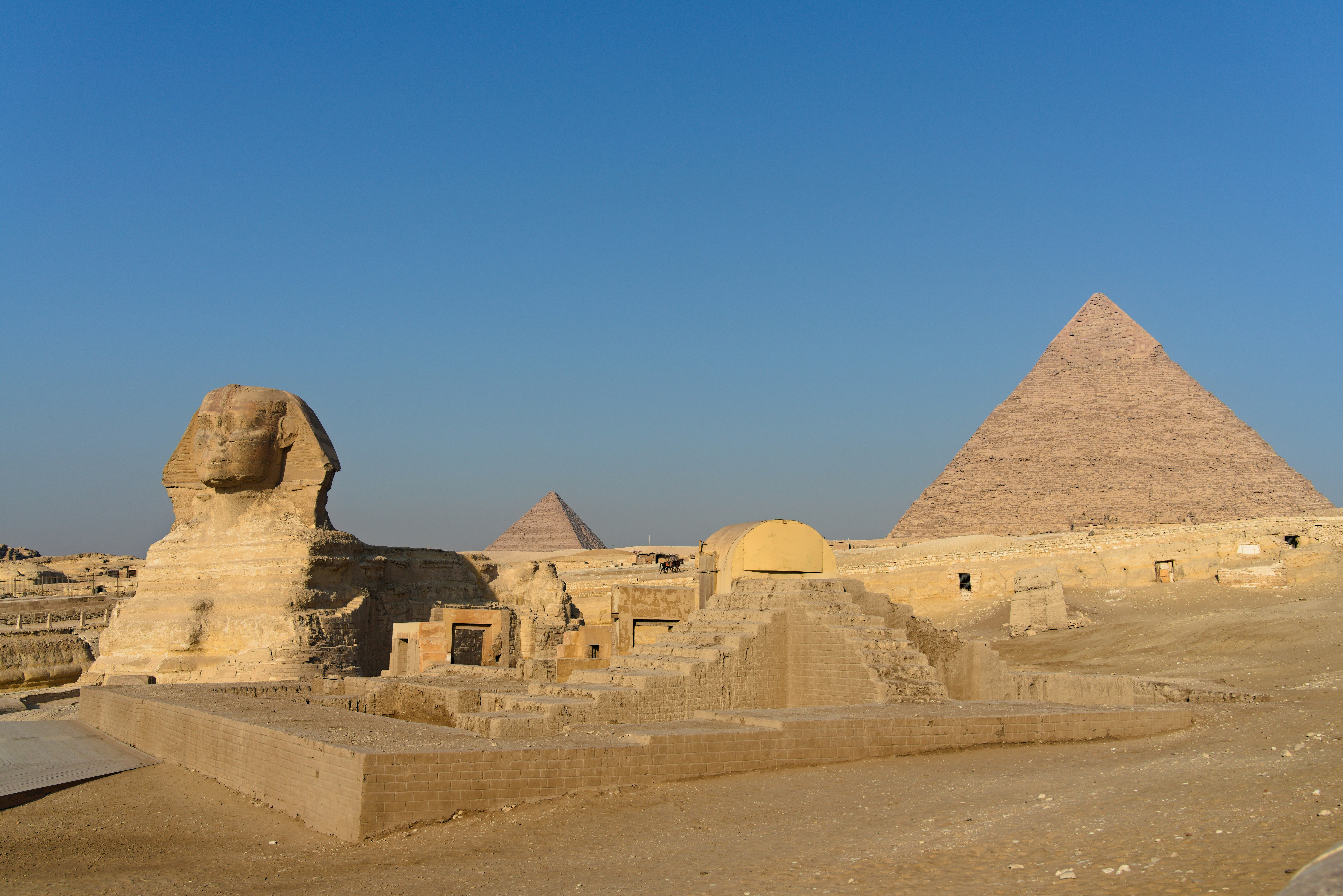Golden Sands and Stone Echoes: Giza's Quiet Labyrinth