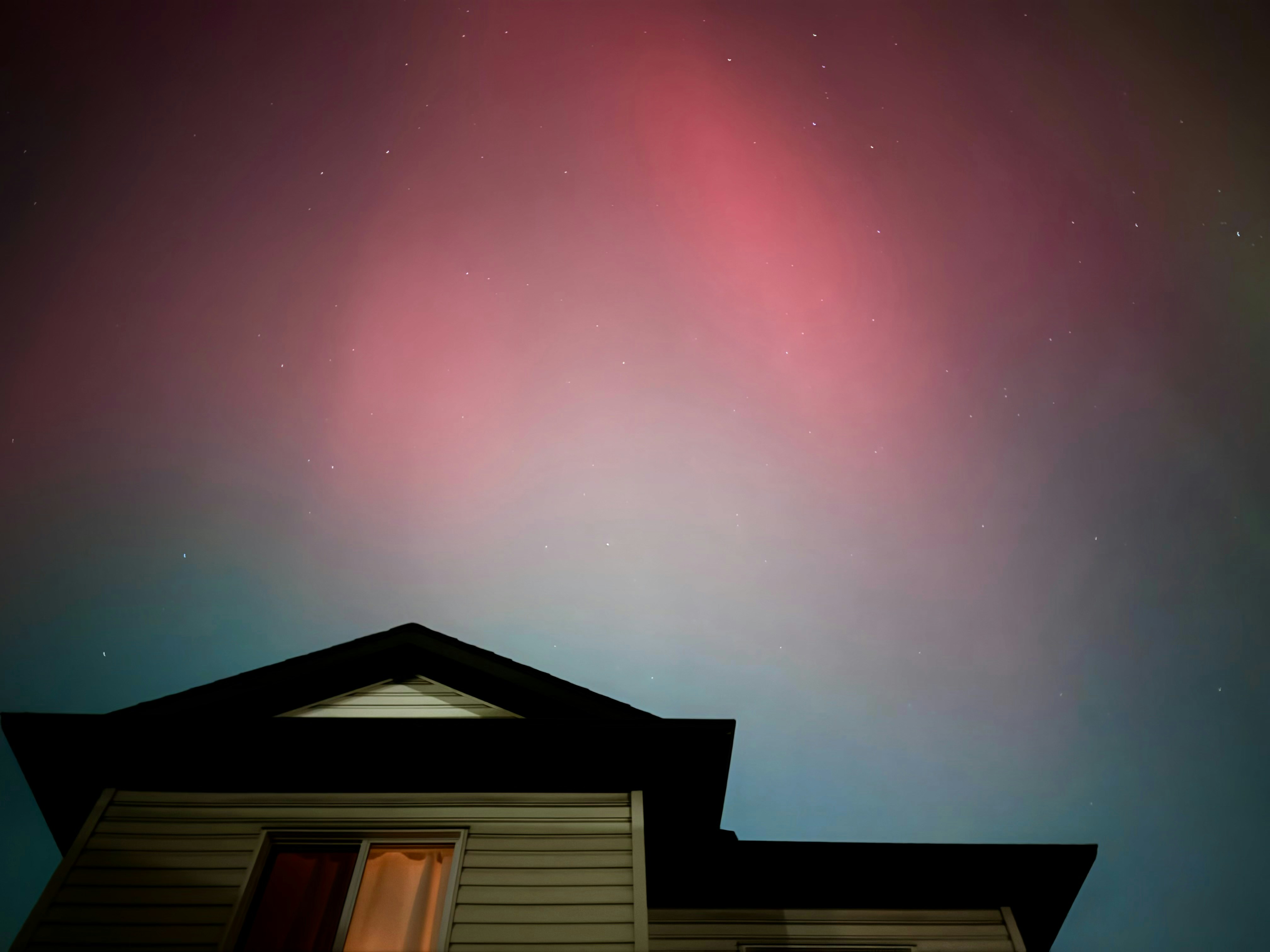 Aurora Above a Quiet Rooftop