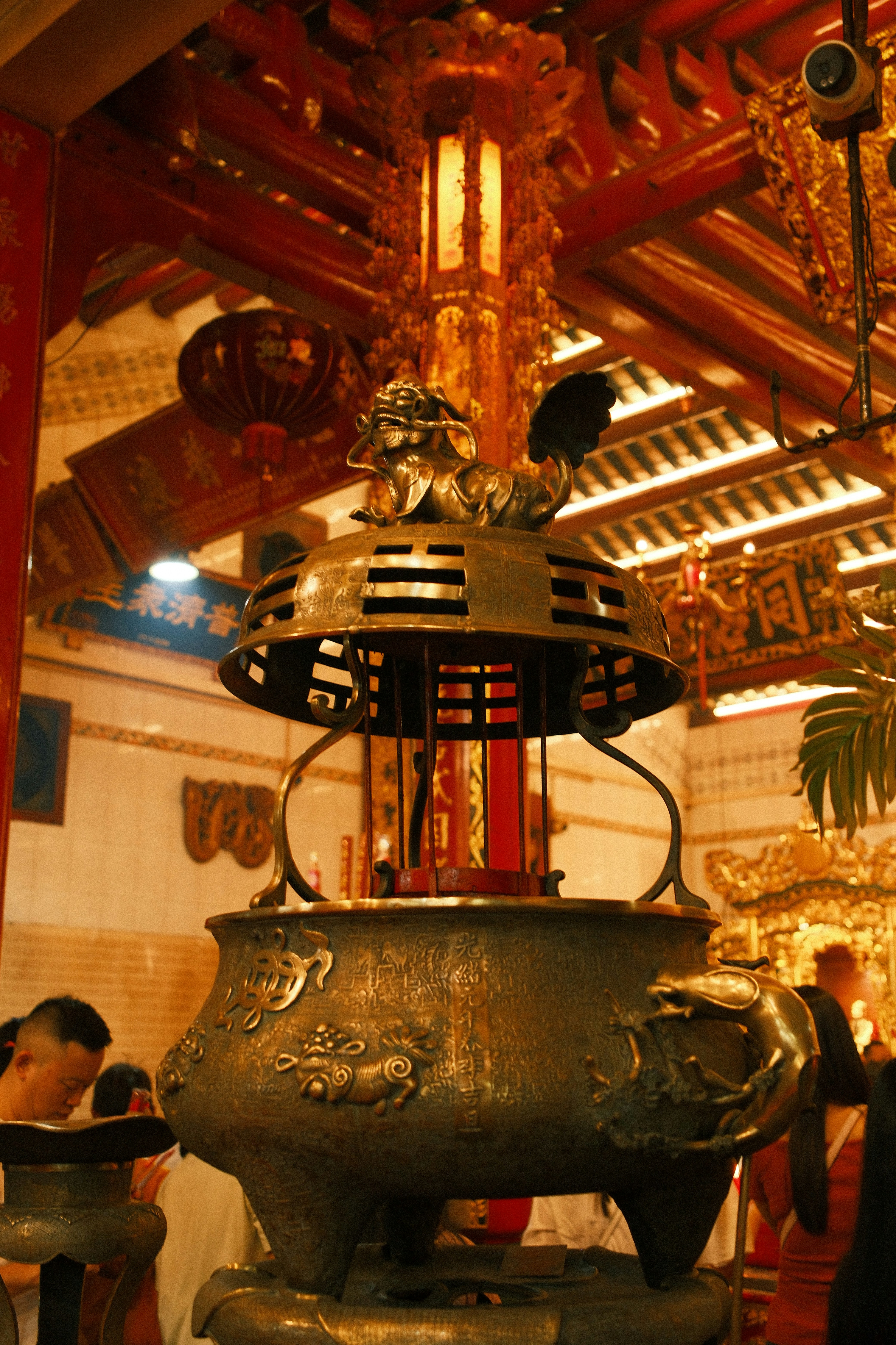 Bronze Vessel Shrine: A Lantern-lit Altar Centerpiece