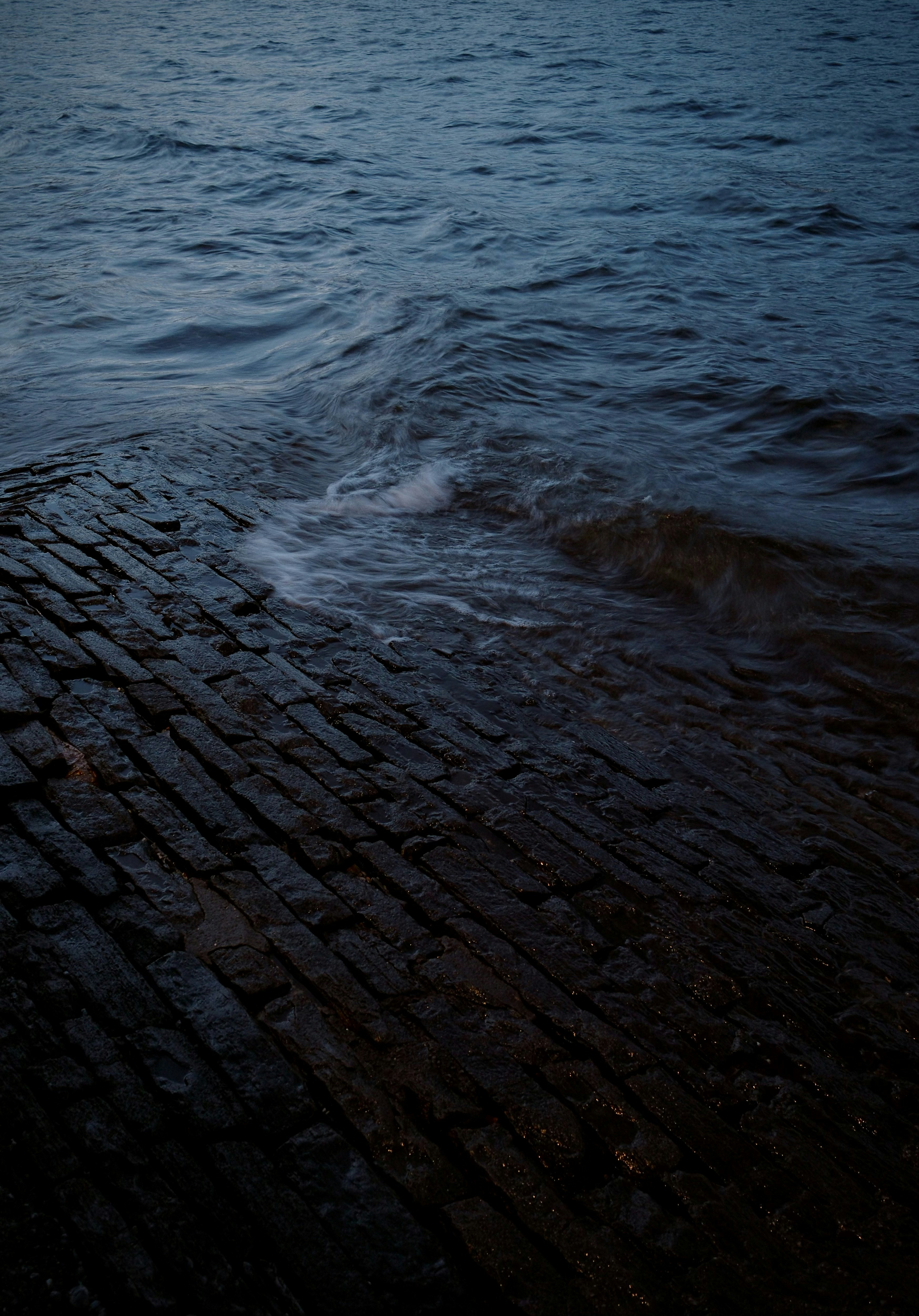 Tide over Stone: A Quiet Edge Where Sea Meets Cobble