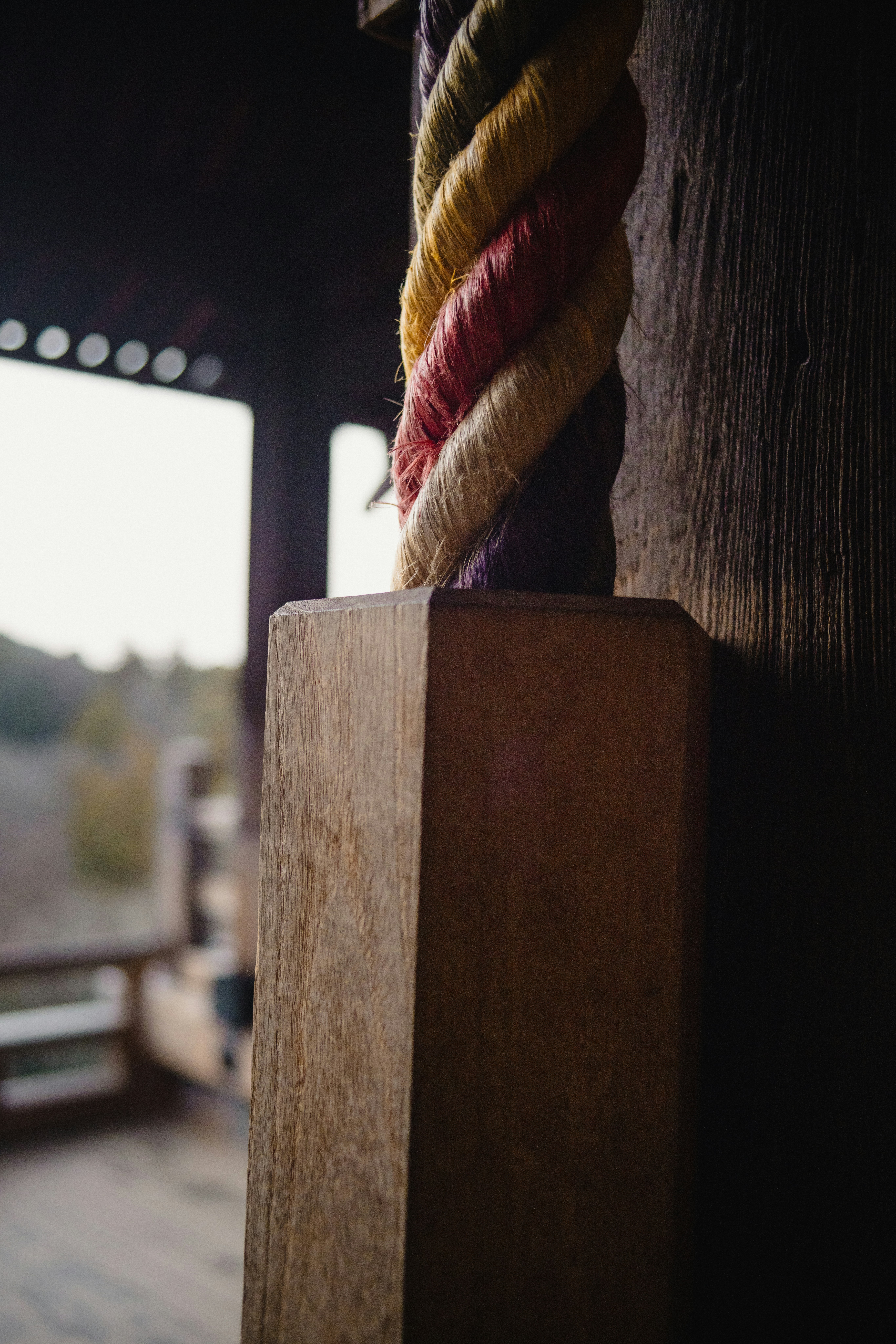 Rope and timber: a quiet anchor at the edge of a structure