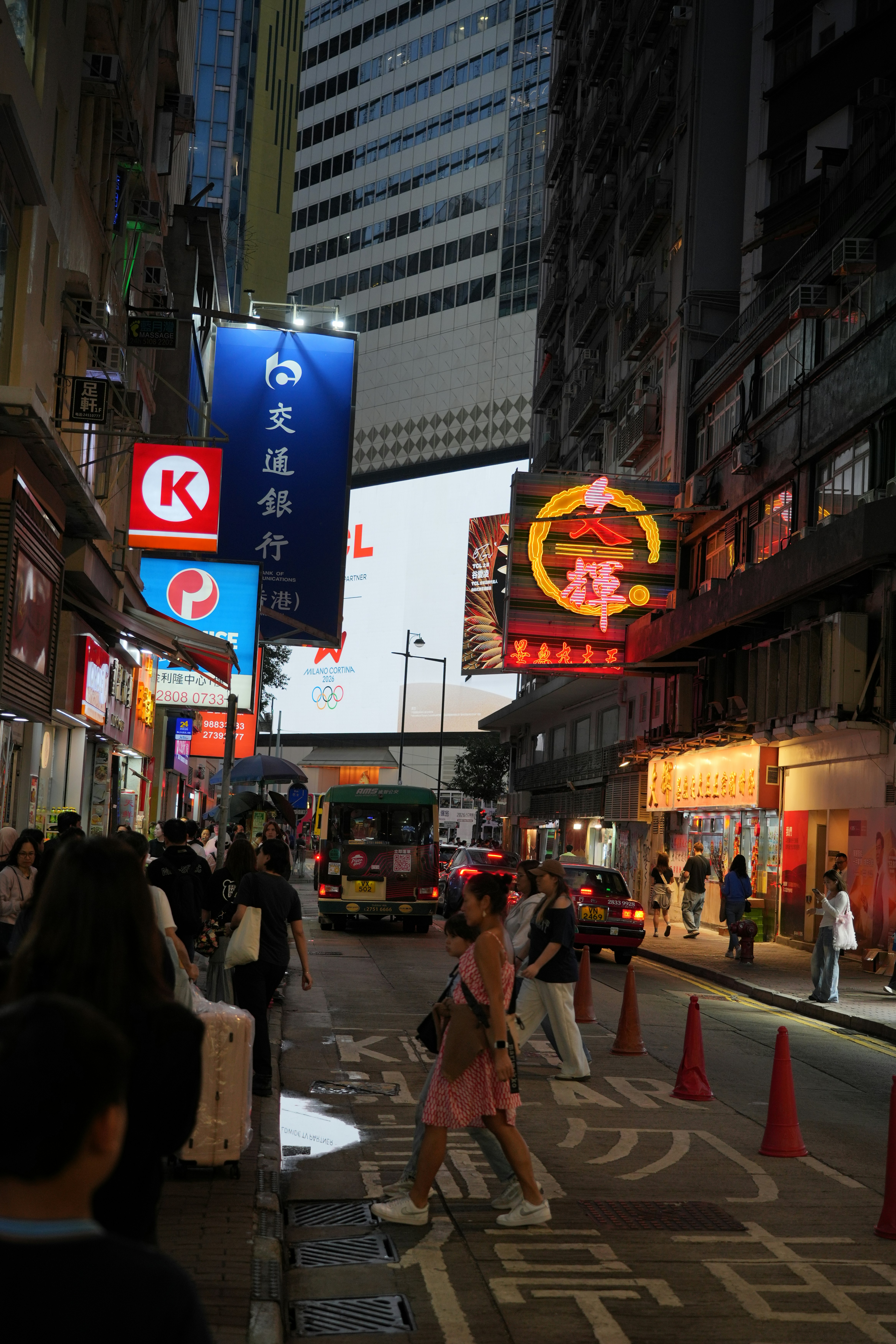 Neon Crossroads: Night Market Flow in Central Kowloon