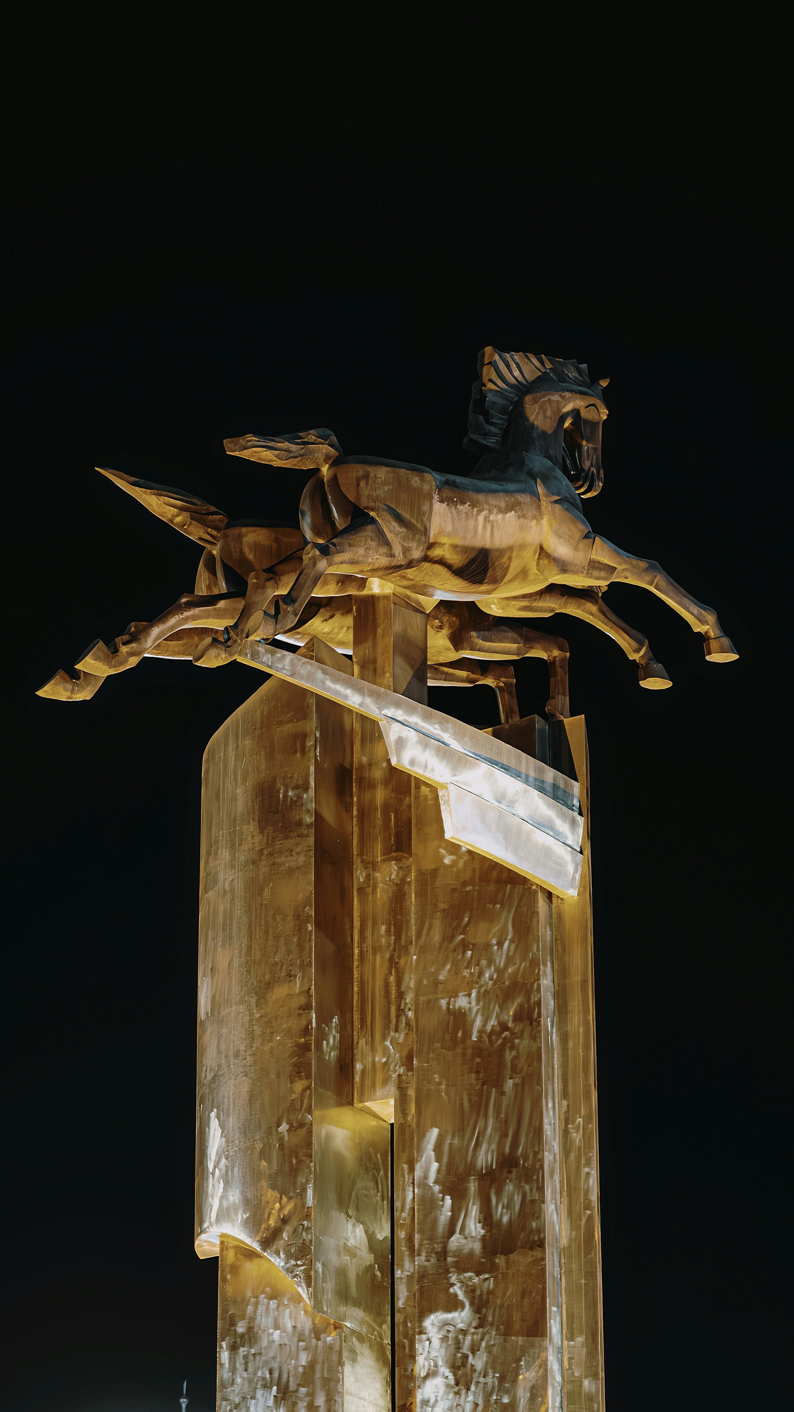 Golden Gallop: Nighttime Monument Reigns Above the City