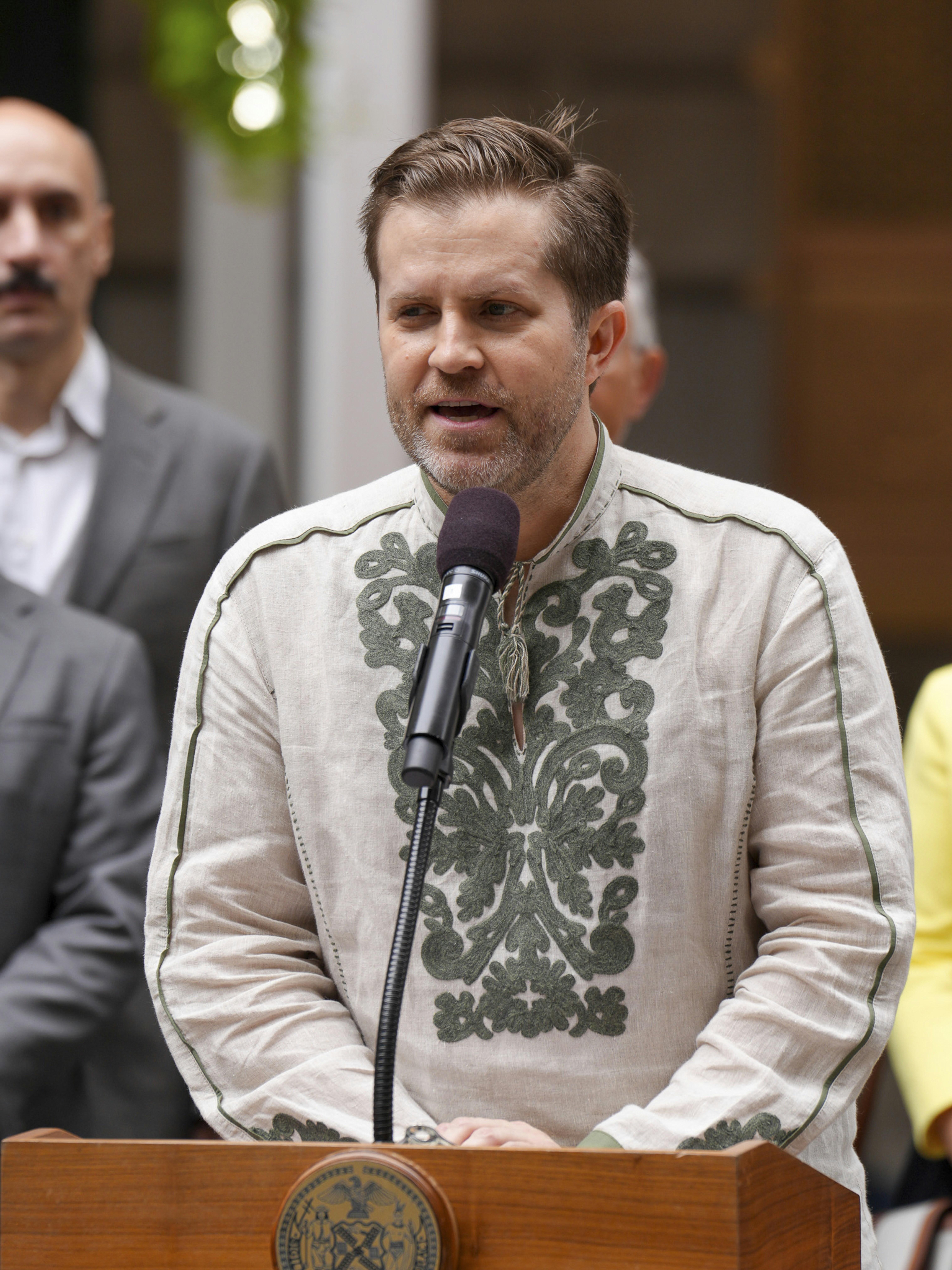 Speech at the Podium: Solidarity and Style