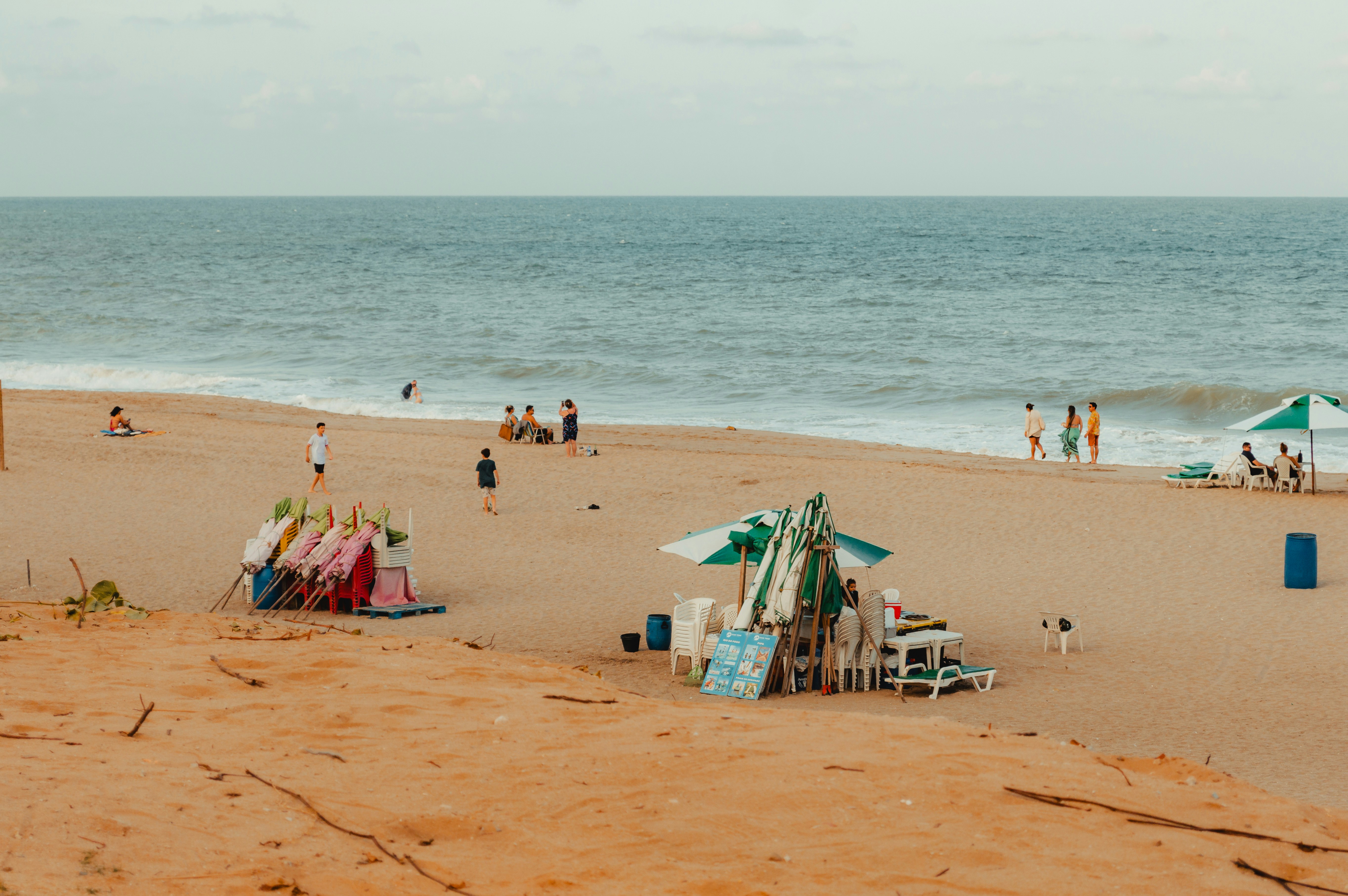 Sandy Strip, Surfline: A Quiet Beach Day with Beachside Stalls