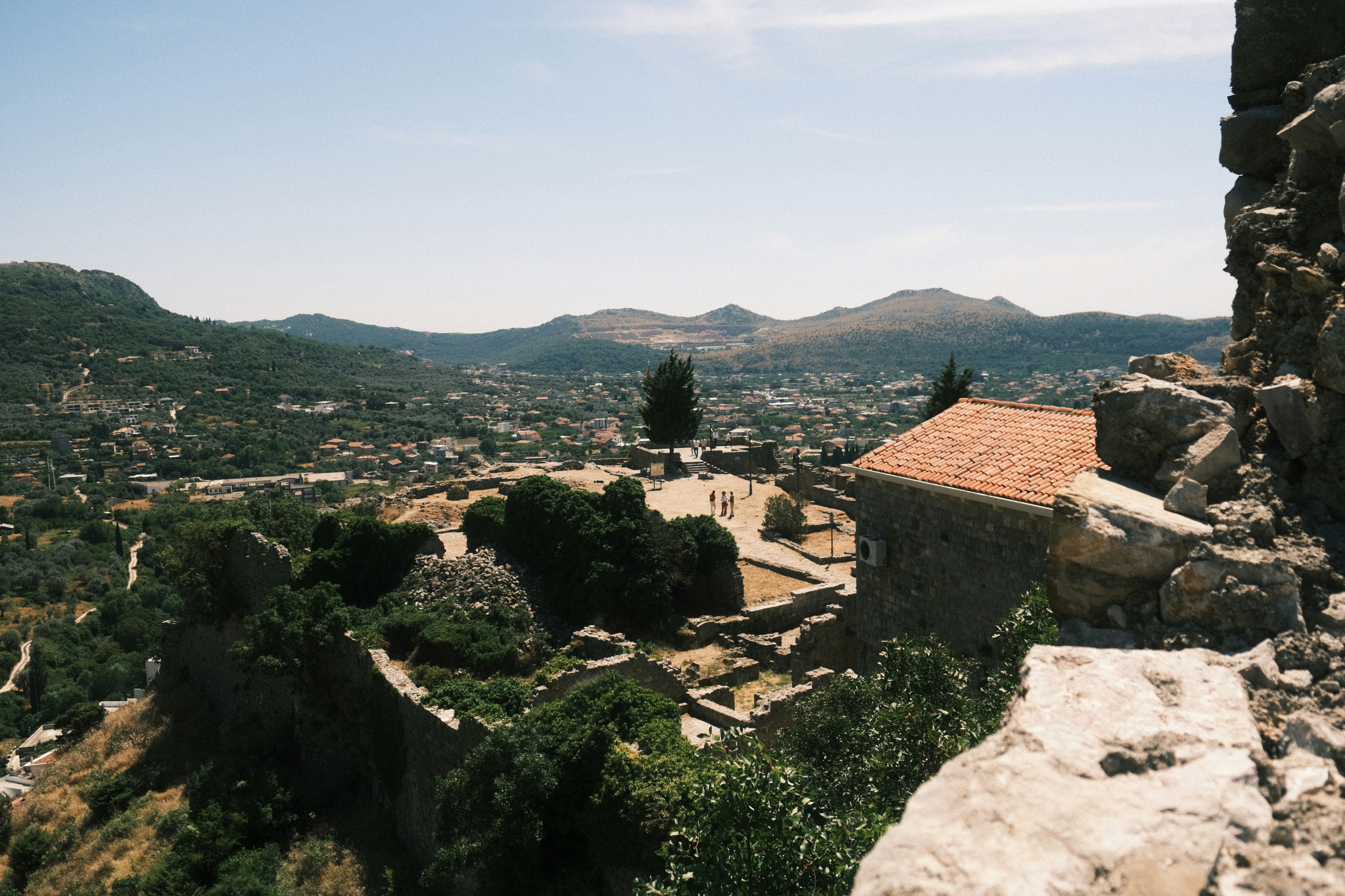Stone Terrace Overlook: A Summit Village Fringed by Carved Ruins