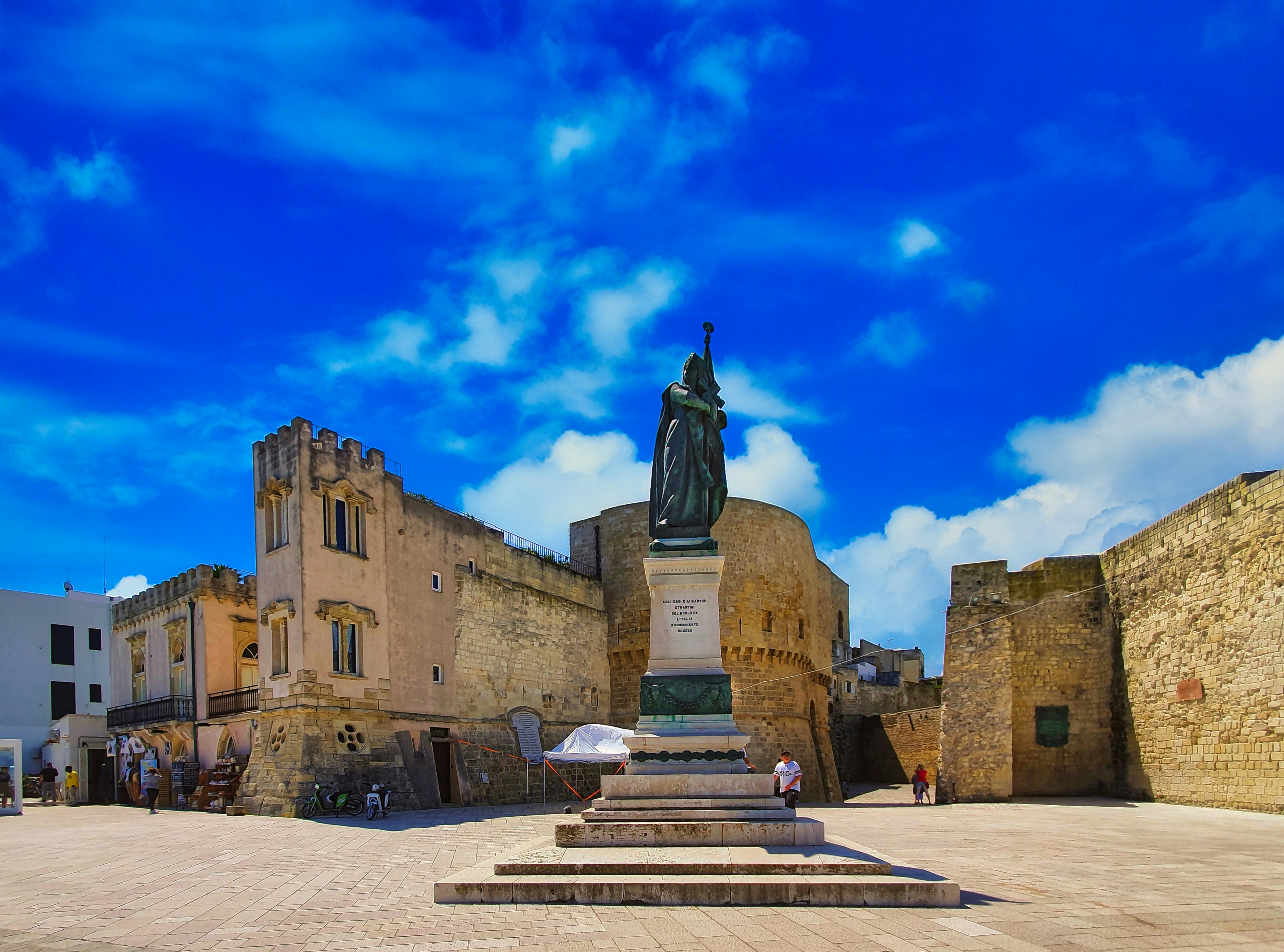 Statue Plaza: A Monumental Embrace Under a Cerulean Sky
