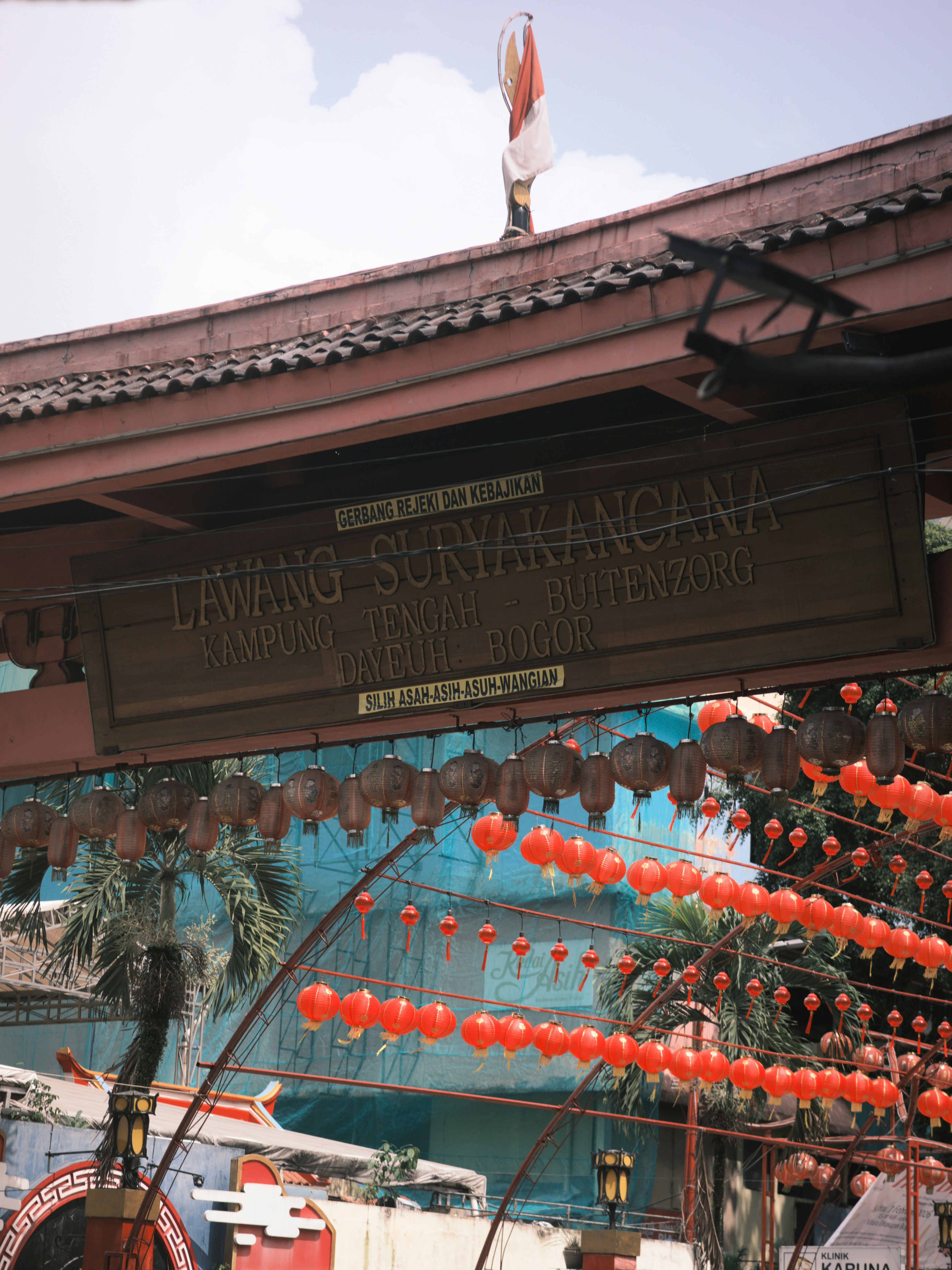 Lanterns, Signage, and Rooftop Hue: Temple Market Corridor