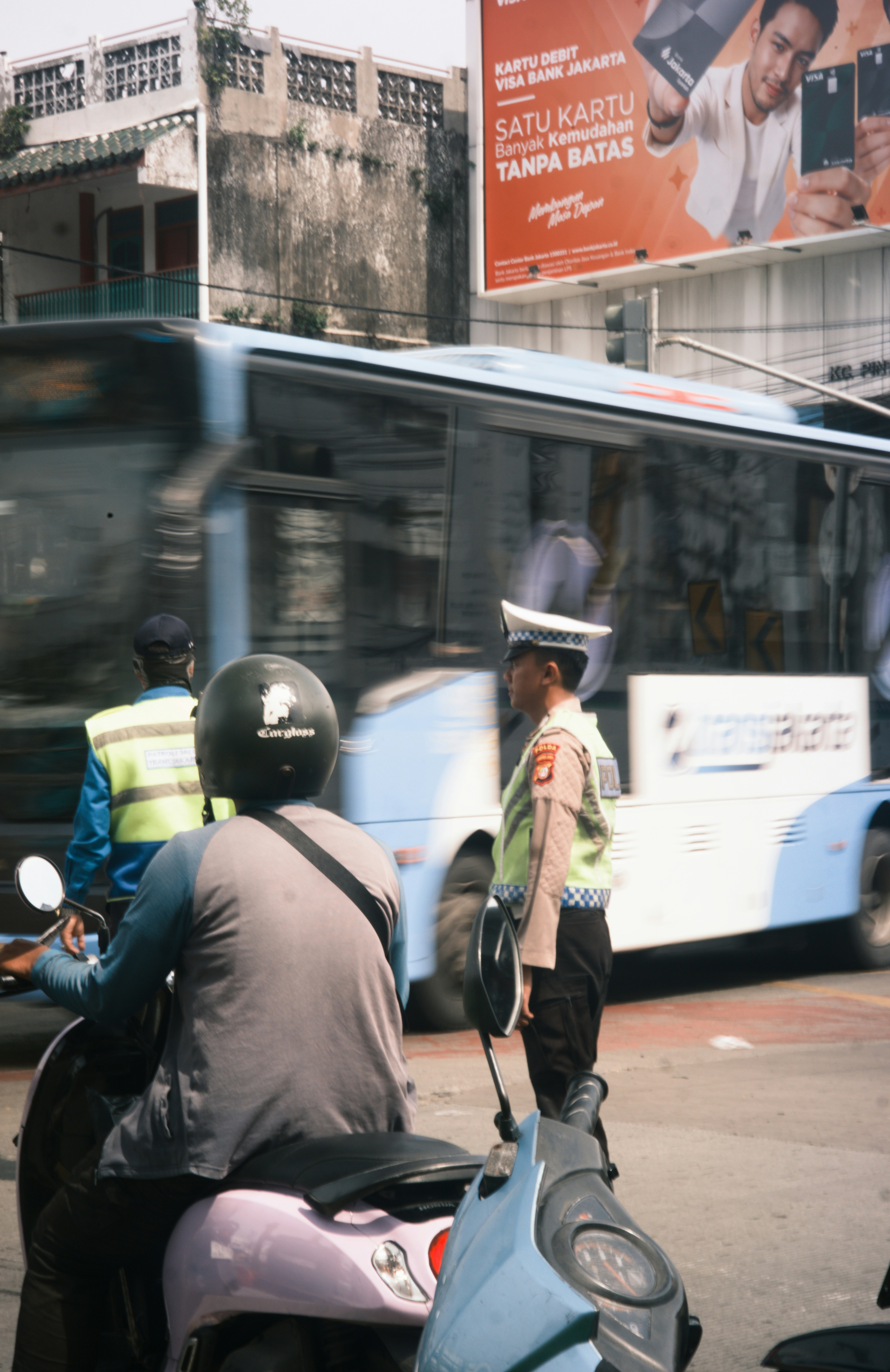 Blending Streets: A Dispatcher of Motion amid City Buzz