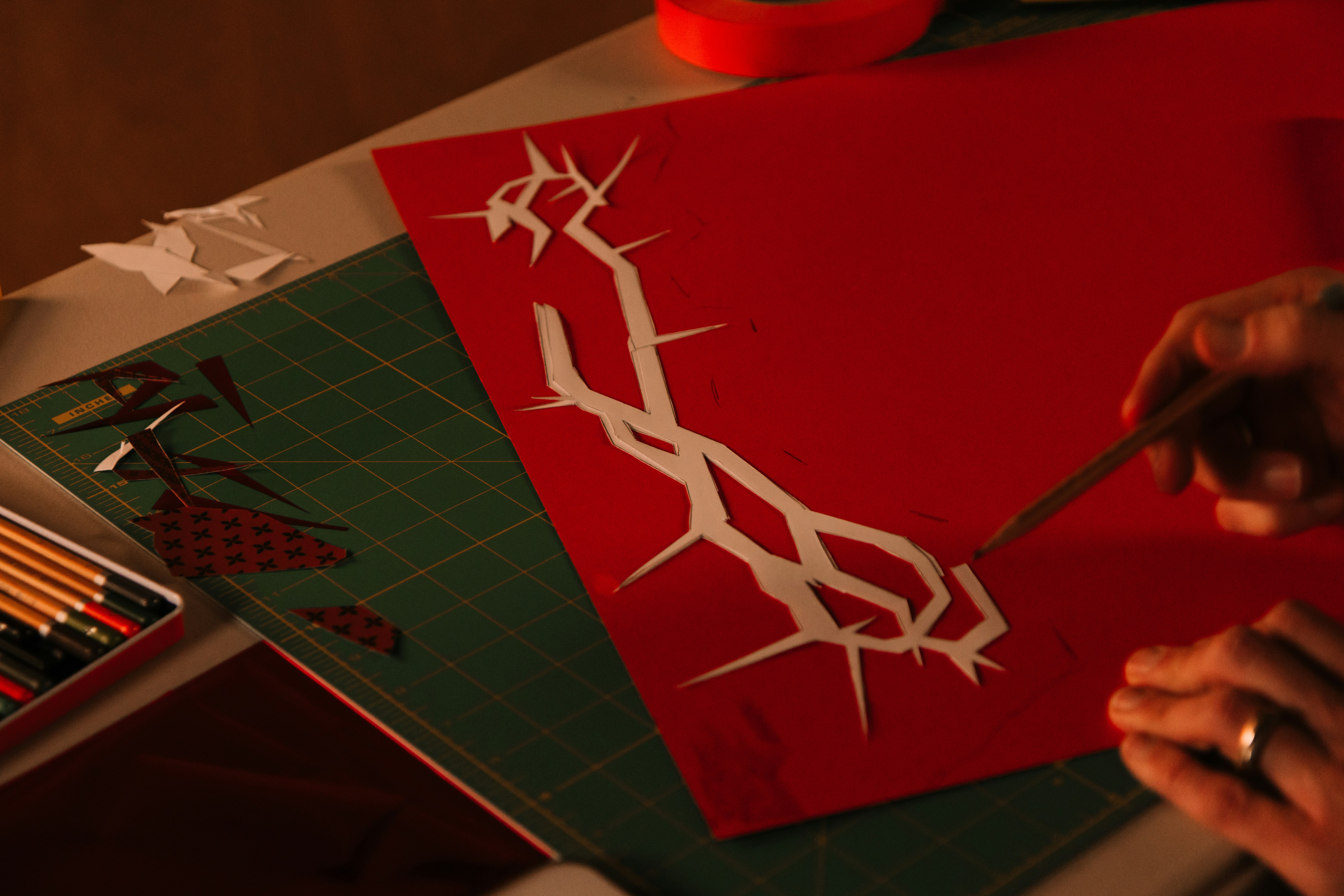 Red Garnet: Crafting Stylized Branches on a Studio Board