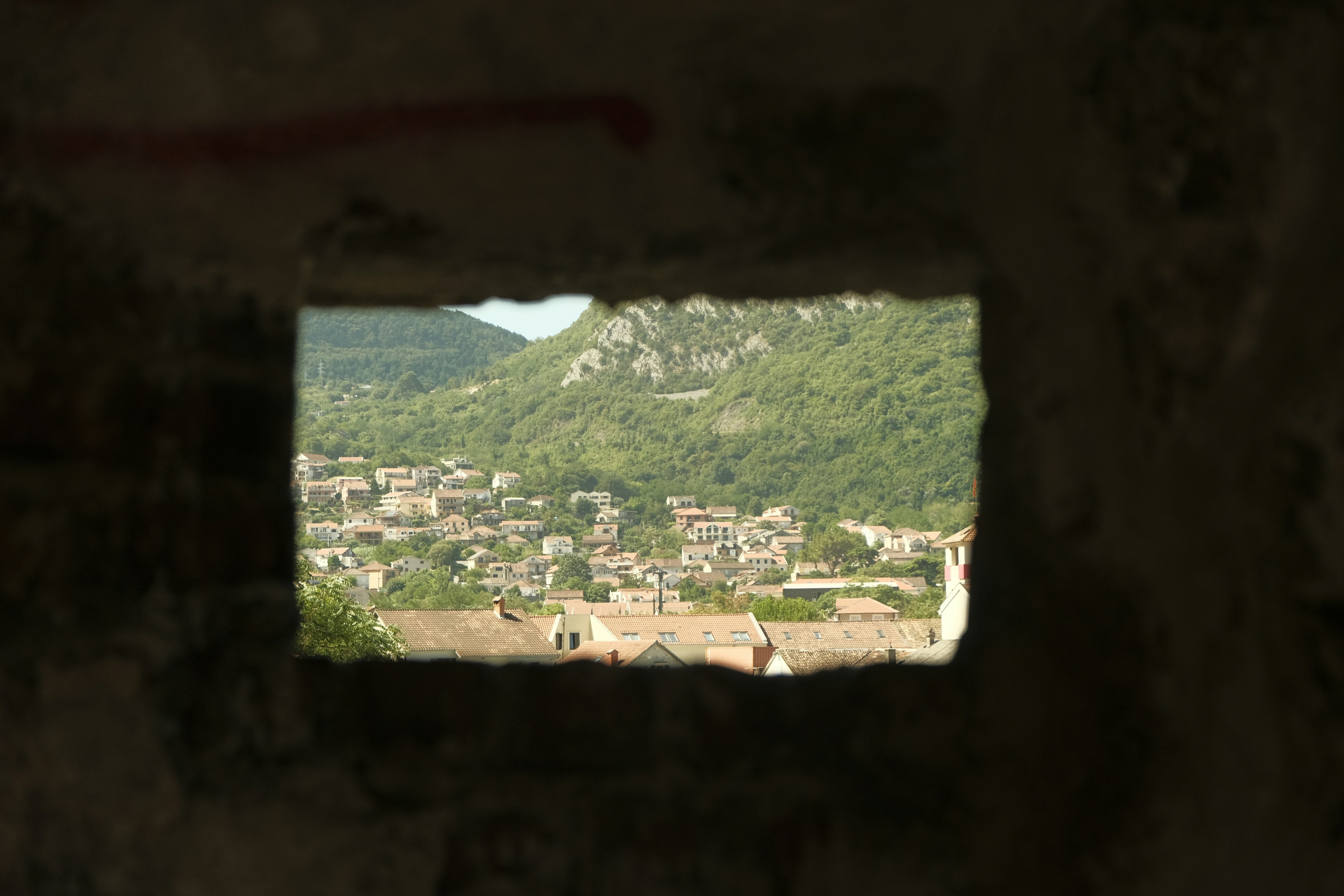 A Window to the Valley: Hillside Village Framed by Crumble