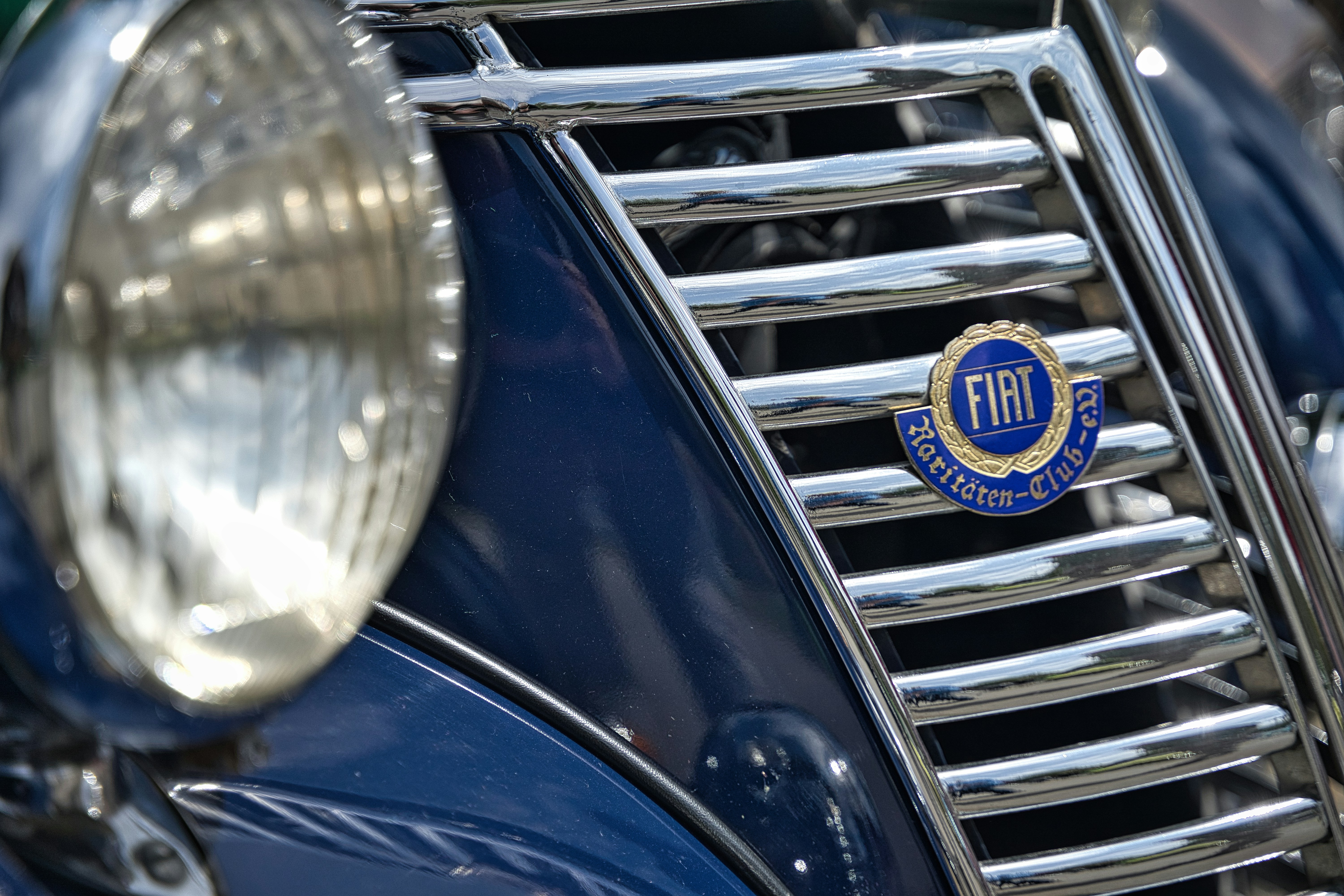 Chrome Grille Reflections: Fiat Badge in Focus