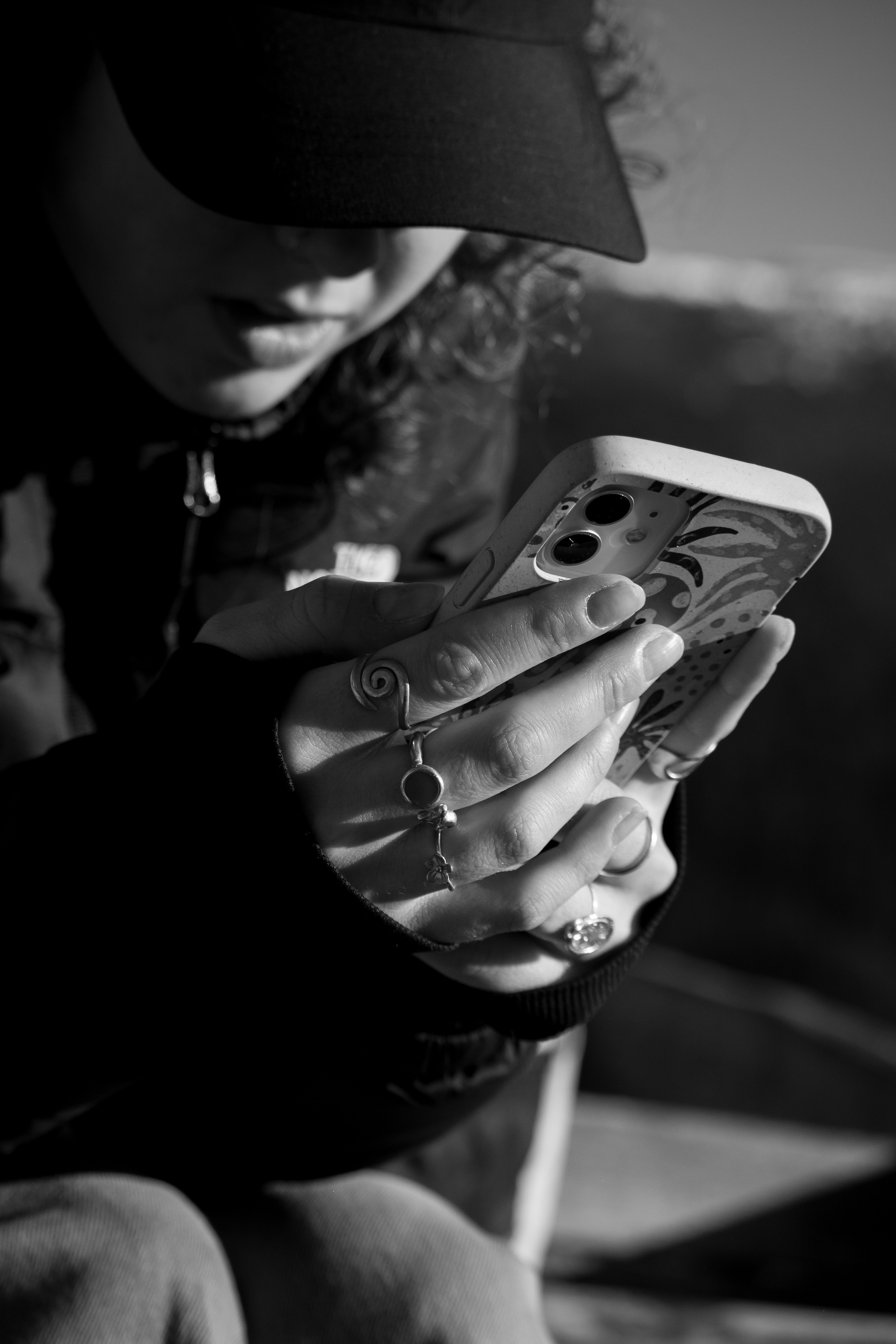 Glance in Focus: A Quiet Moment with the Phone