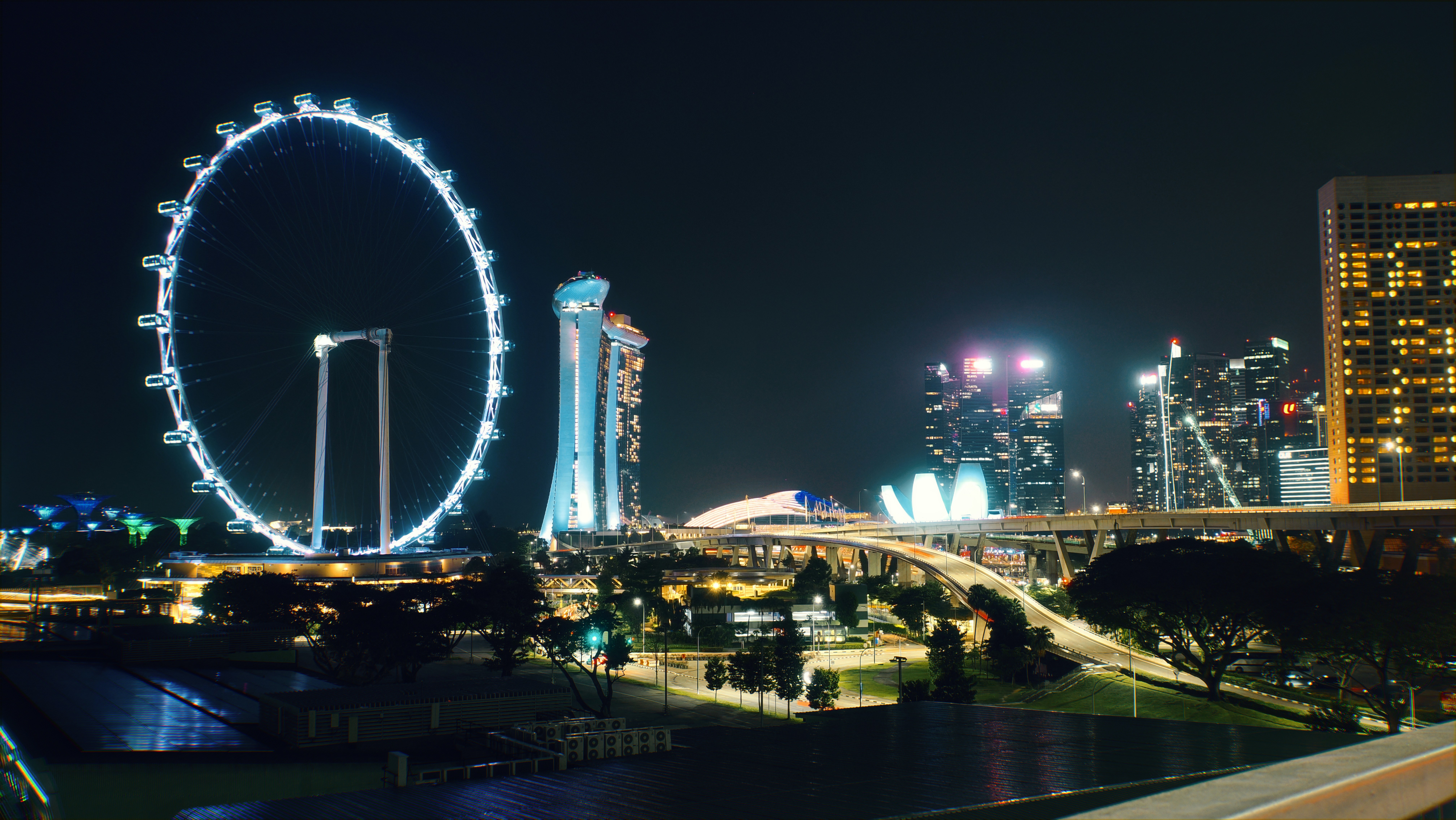 Neon Ring Over the Marina: Nightscape of a Forward-Facing City