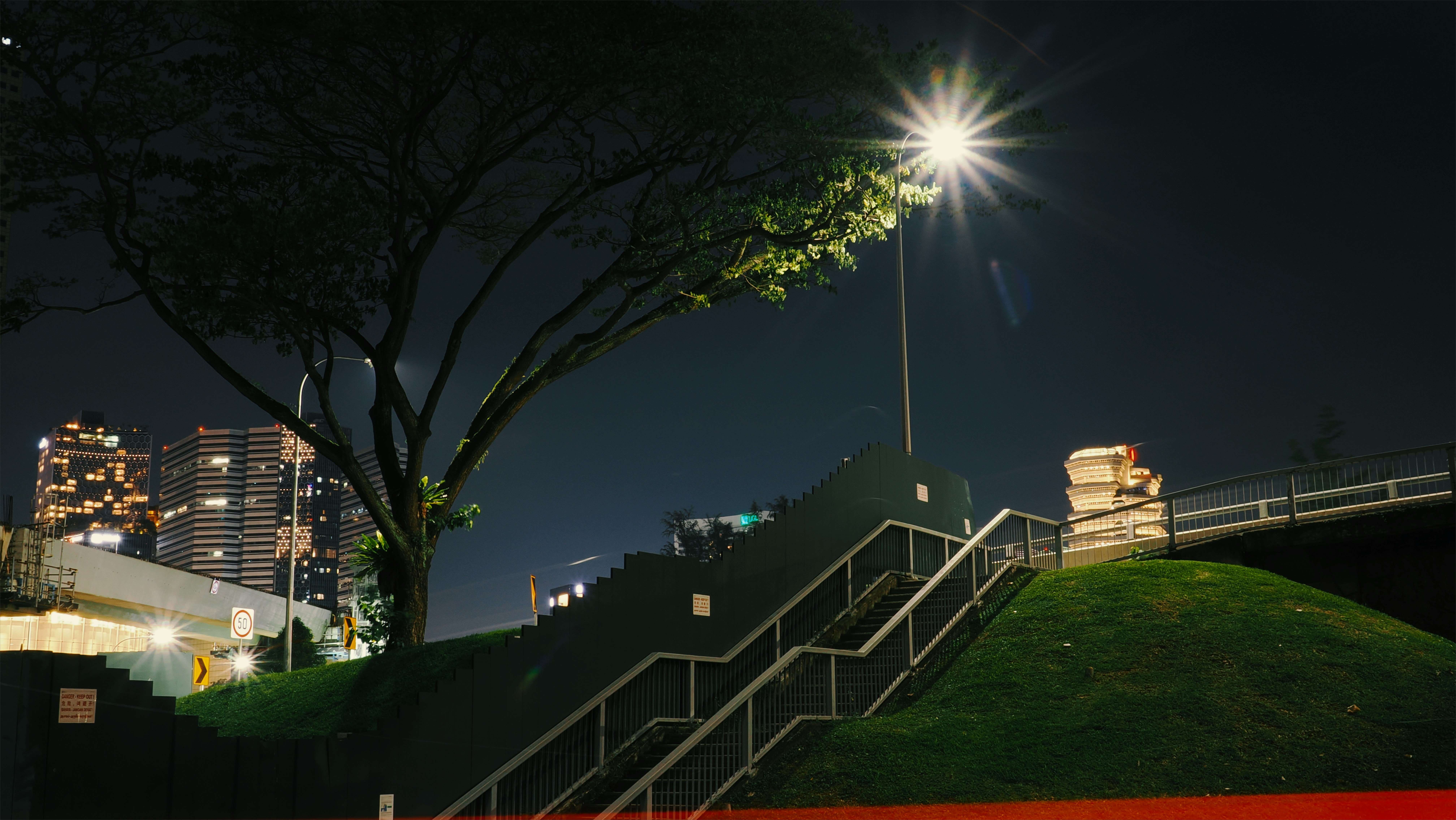 Night-Step: Urban Staircase Under a Starry Streetlight