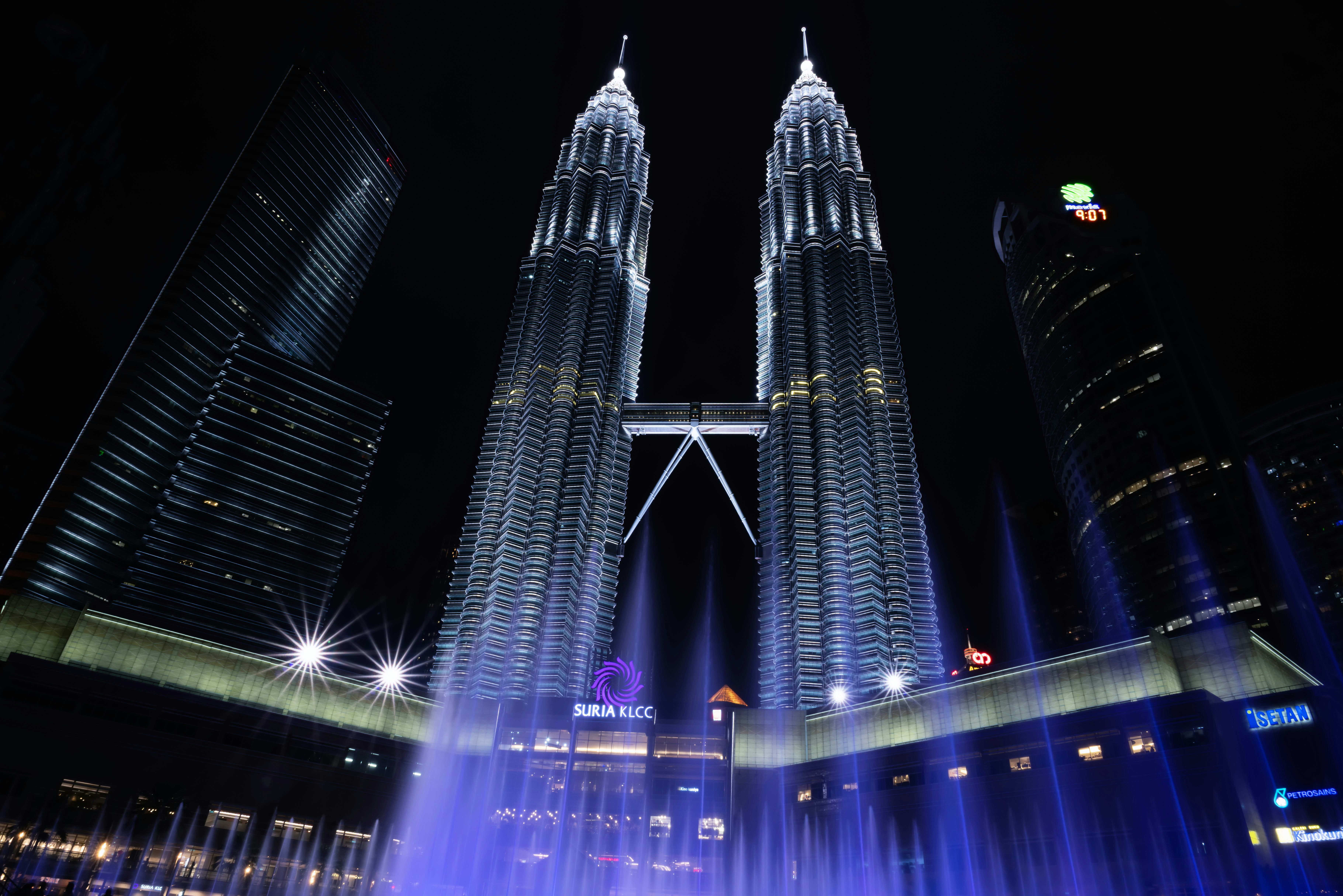 Twin Towers under Night Sky: Illuminated Fountains at Kuala Lumpur
