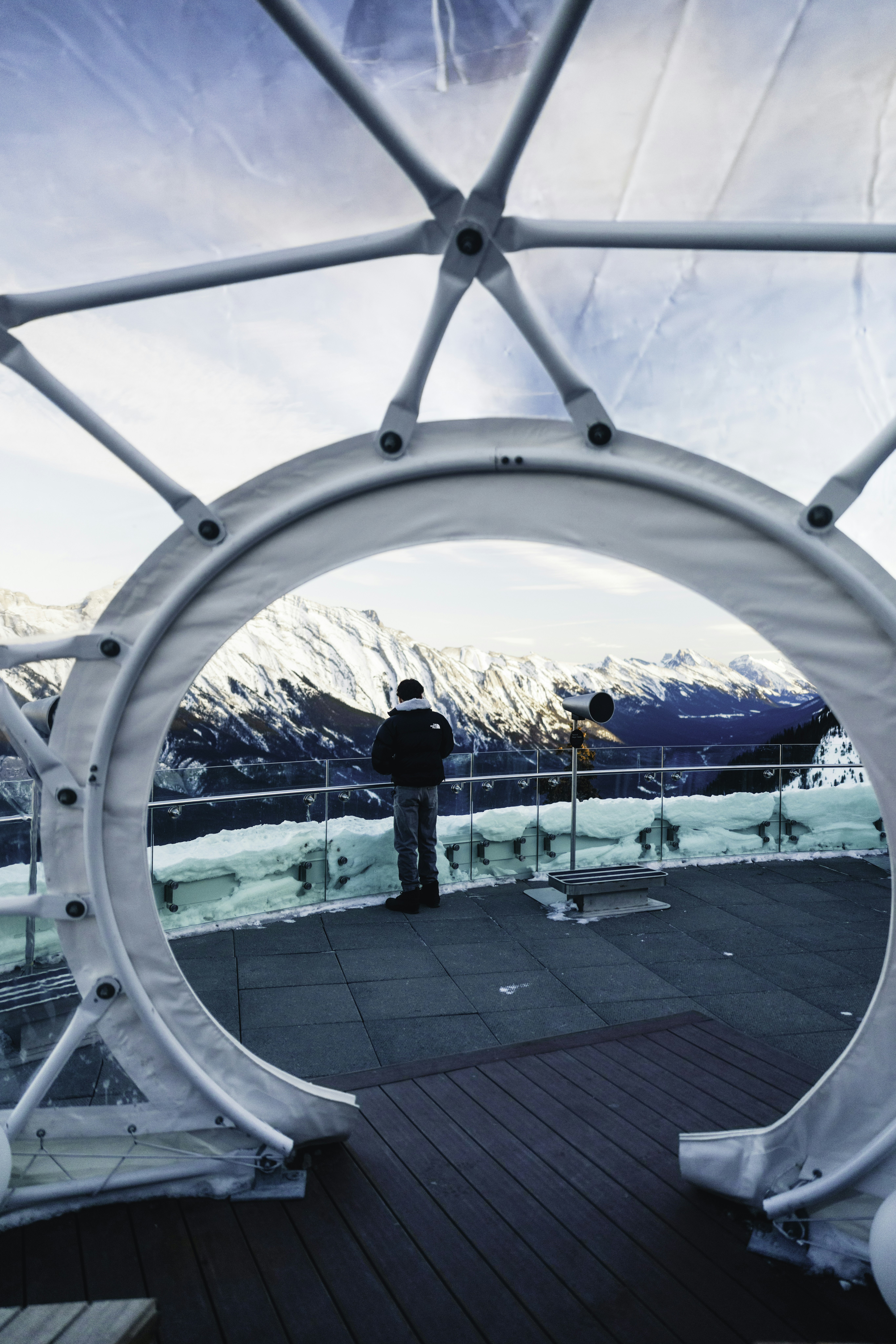 A Circular Frame Overlooking Alpine Glass: Listener to the Quiet Summit