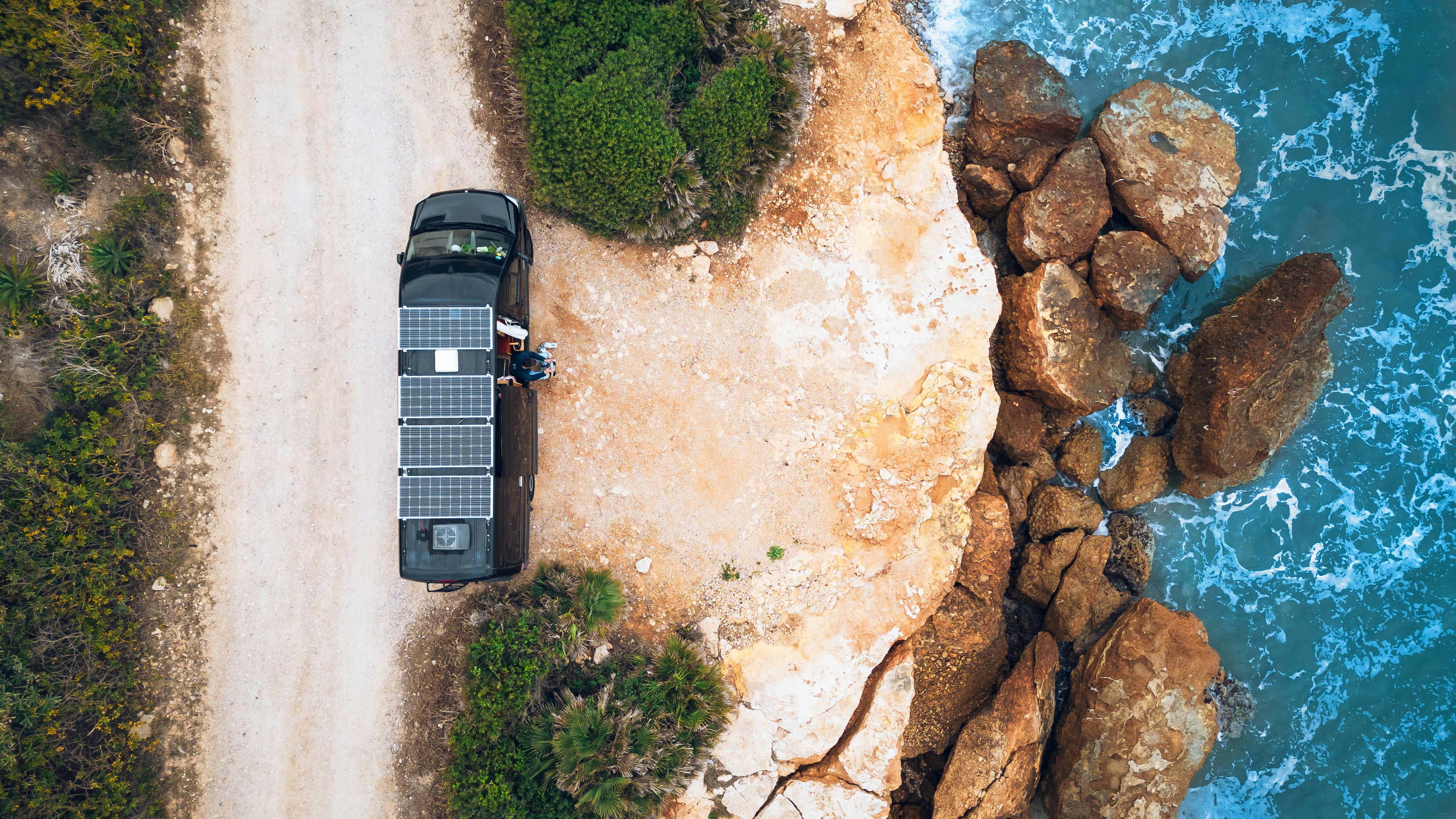 Coastal Campsite Overlook: Solar-Powered Vehicle by the Cliff Edge
