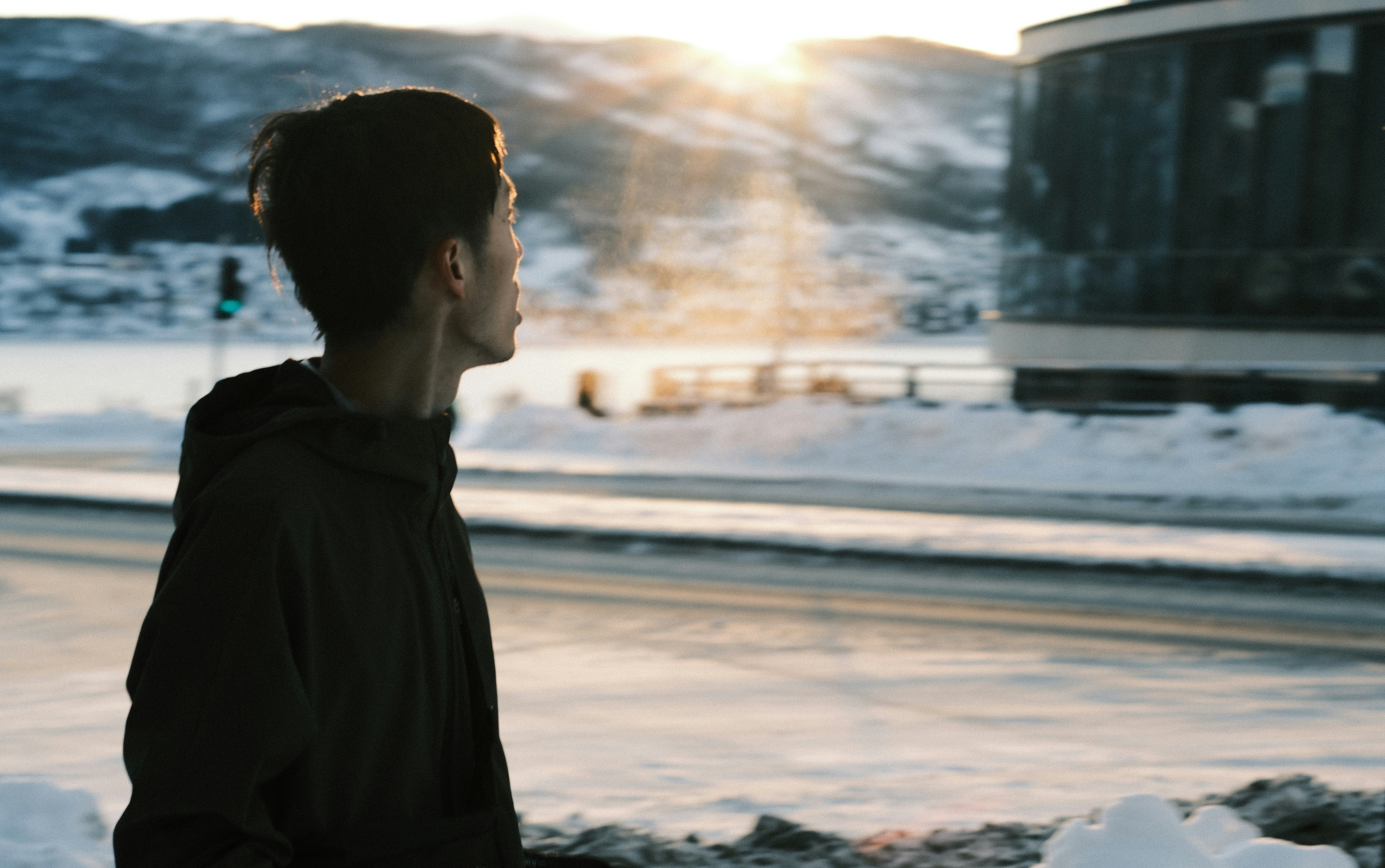 Sunlit Gaze by the Snowed Square