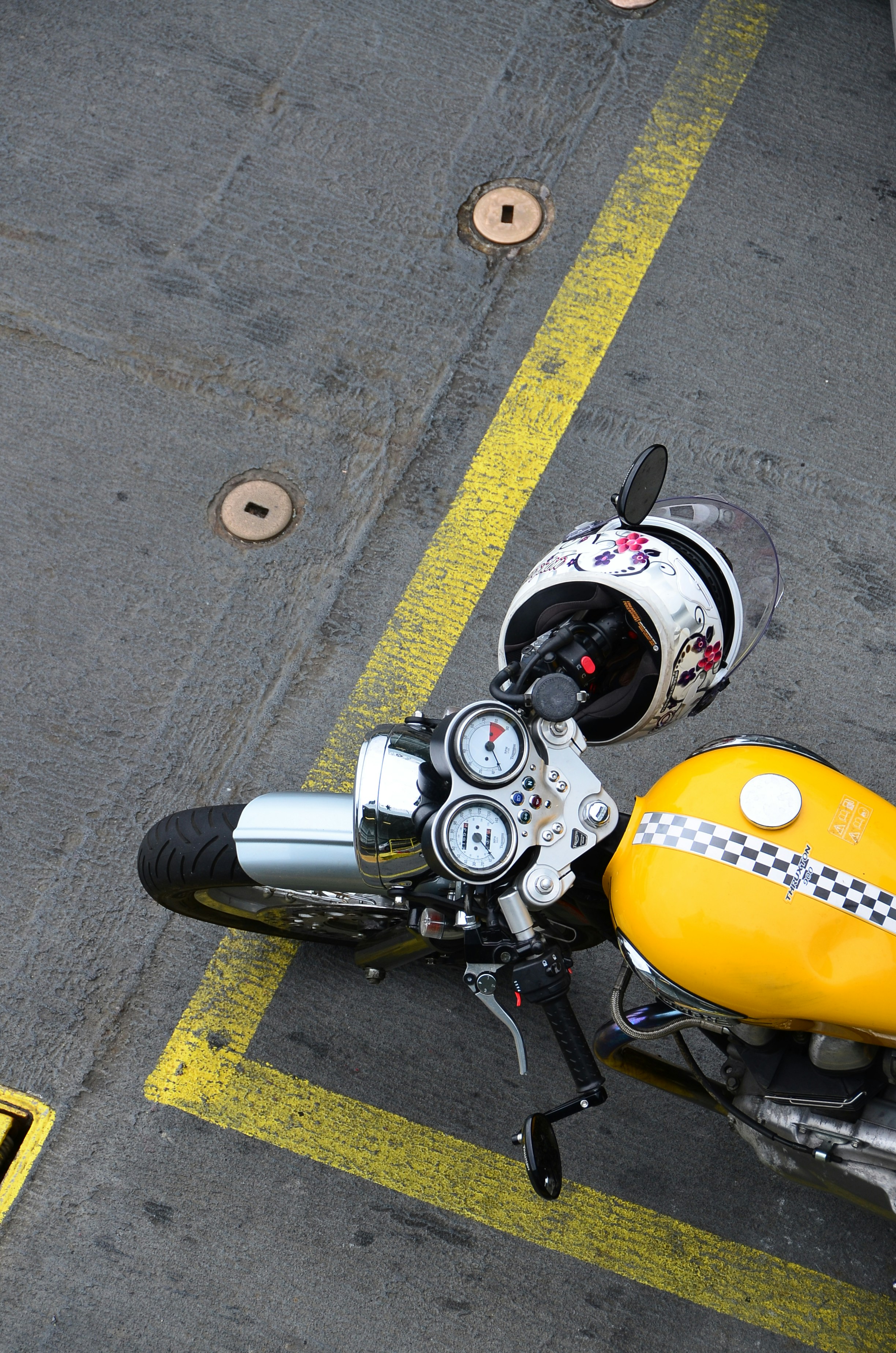Yellow Racer: A Top-Down View Into a Painted Ghost of Speed