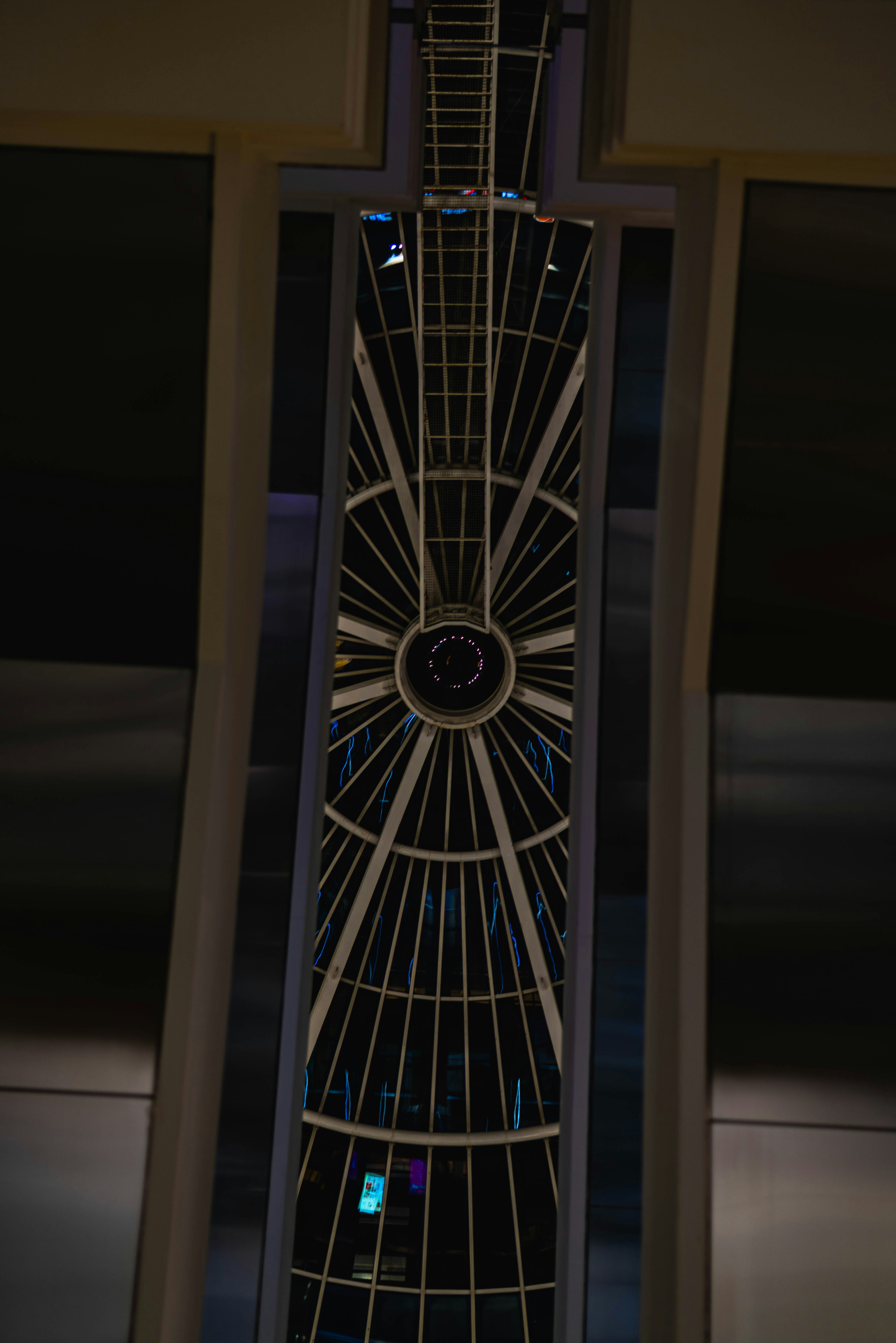 Torus of Light: A Vertical Piercing View Through a Centered Atrium Structure