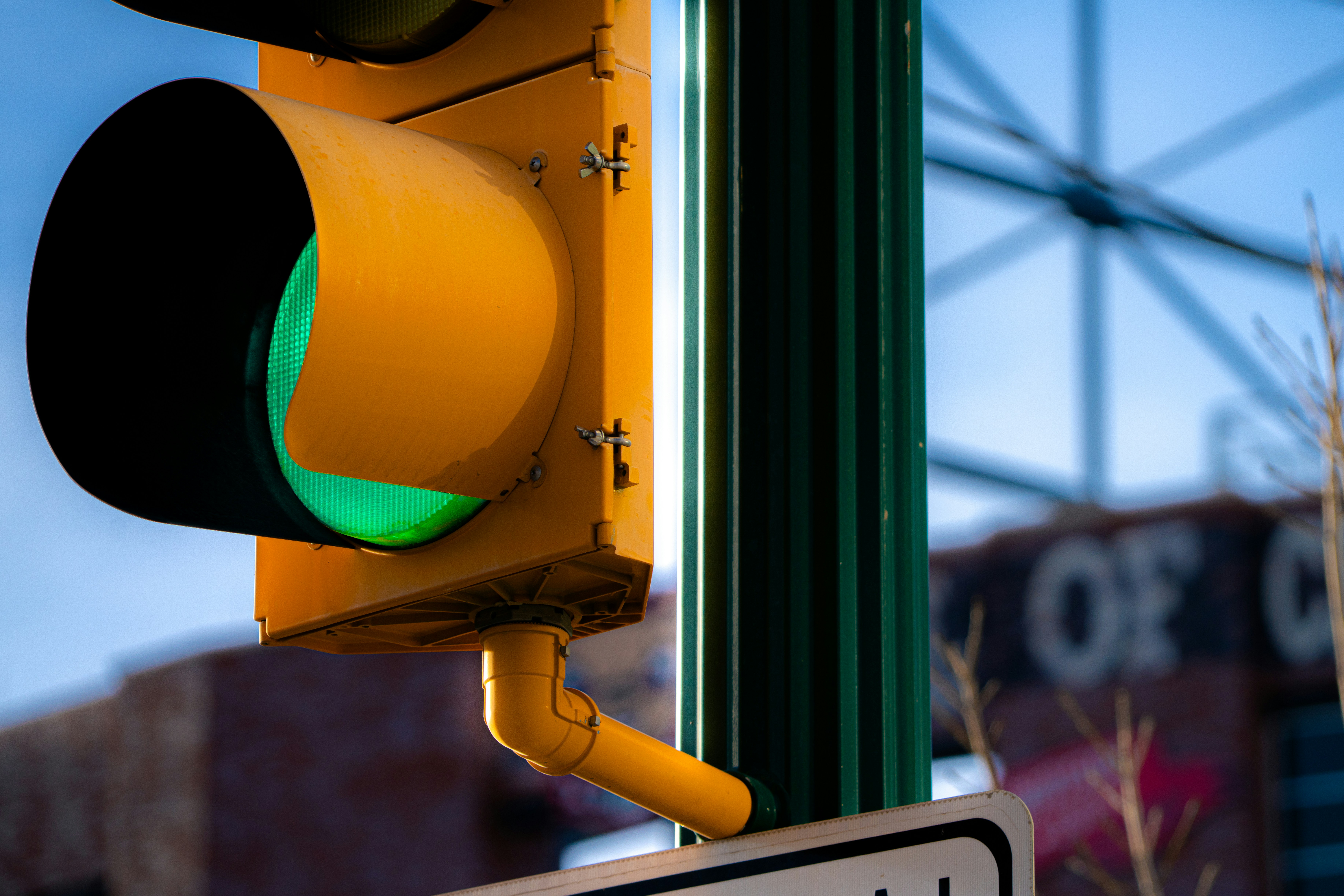 Green Signal in the Urban Gaze