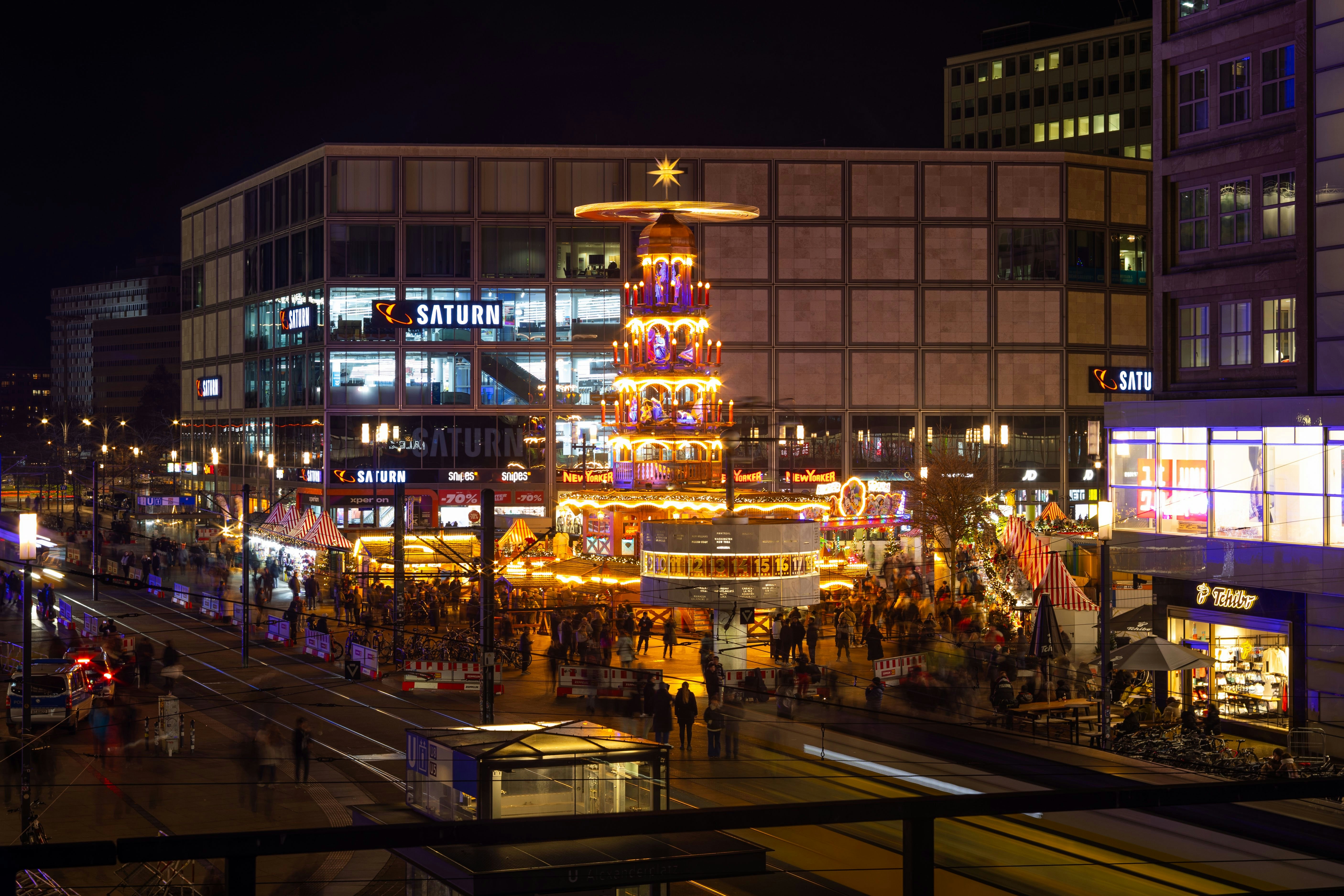 Glow on the Square: A Festive Night in the City Center