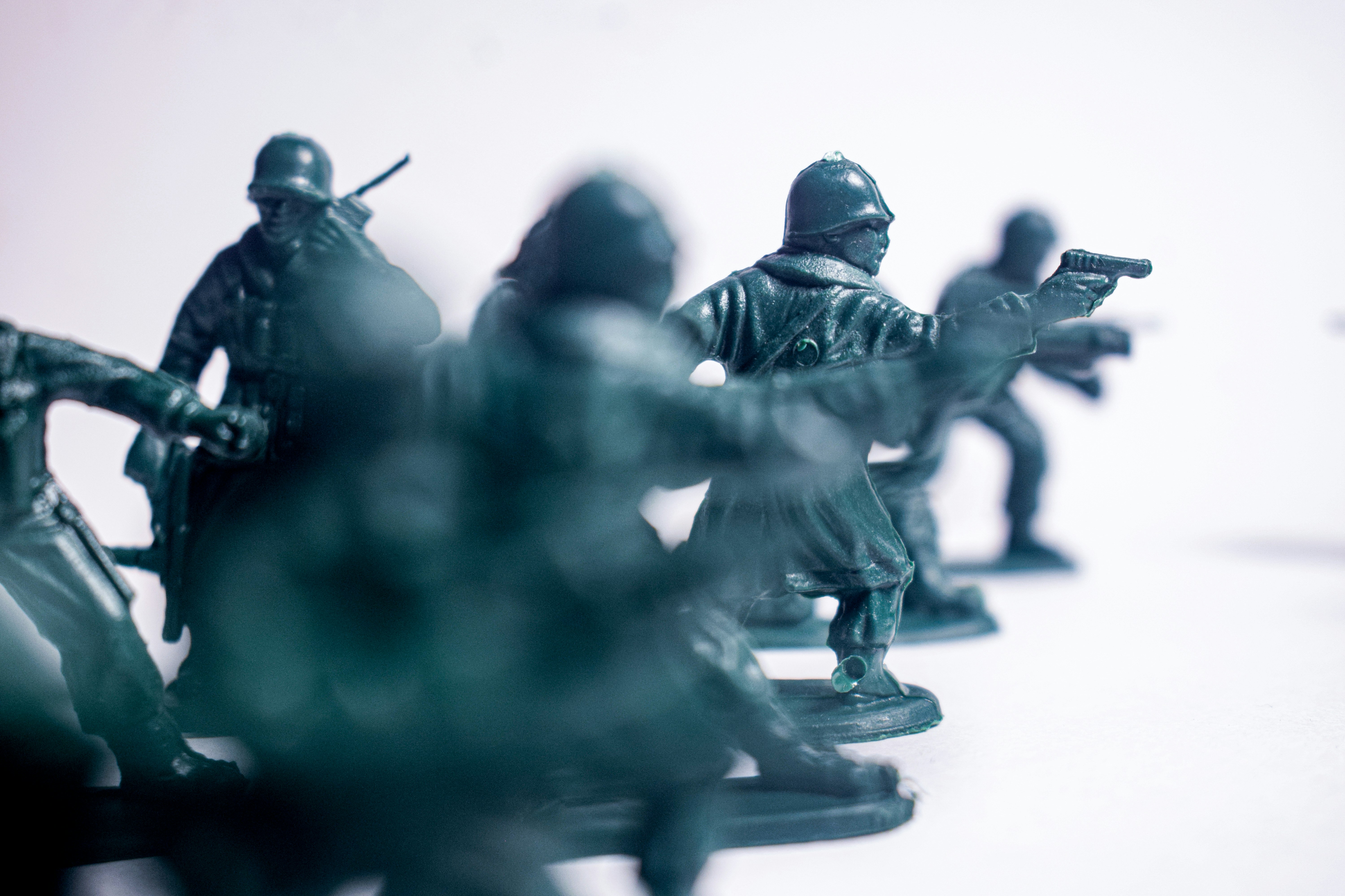 Battle Line in Focus: Plastic Soldiers March Toward the Blur
