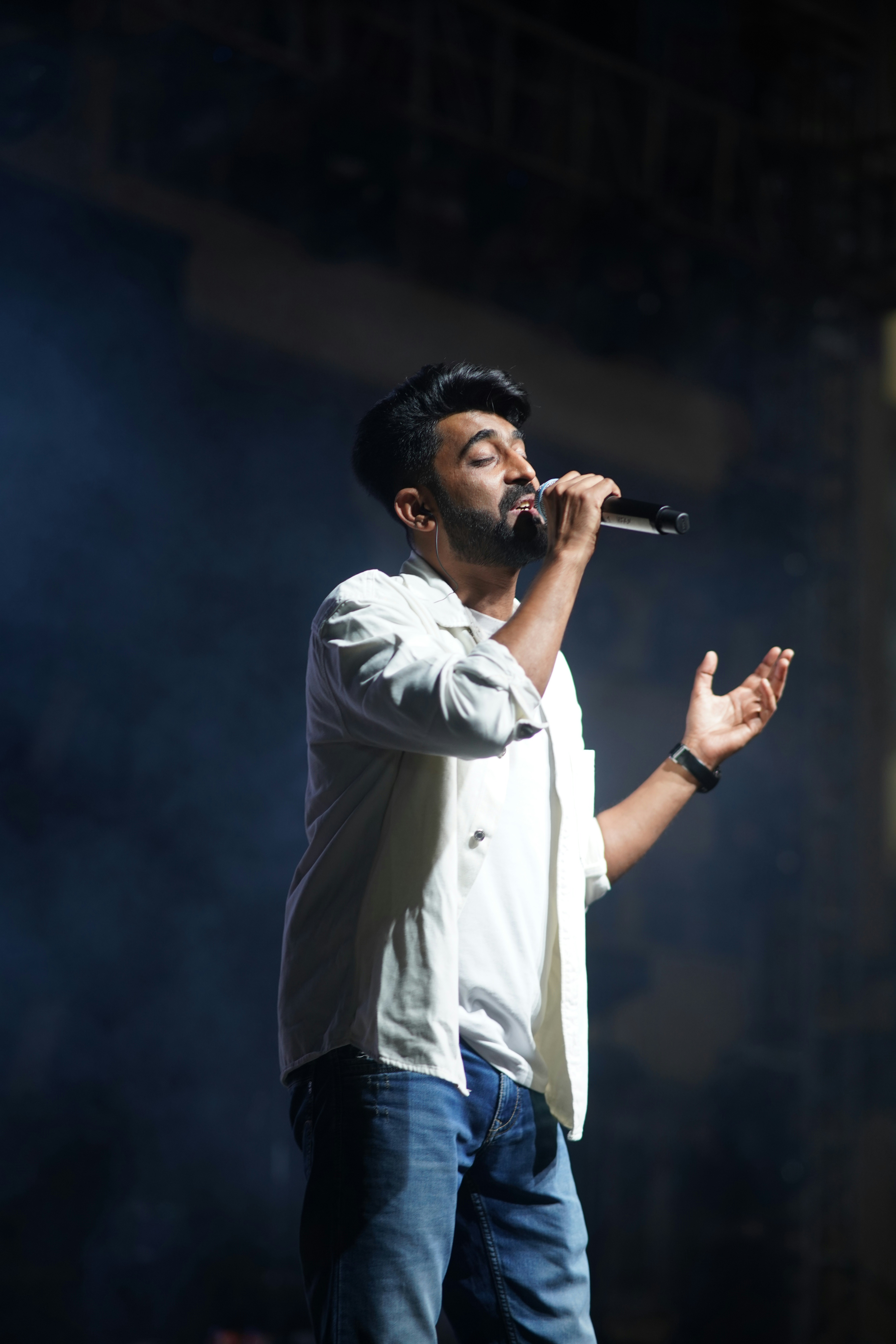 Midnight Spotlight: A Vocalist Enraptures the Stage