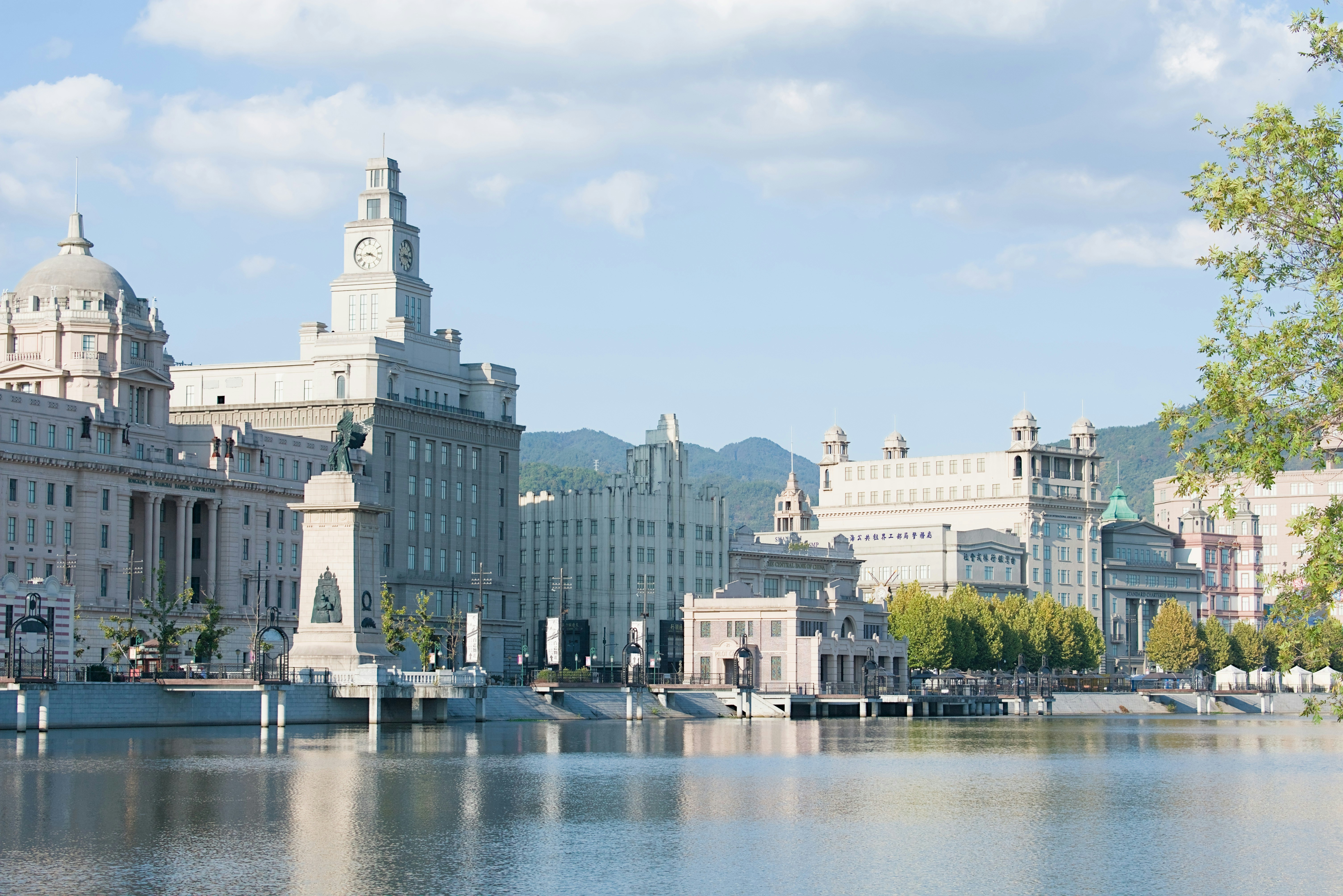Harbor Boulevard: A Venetian-Style Waterfront Across the River