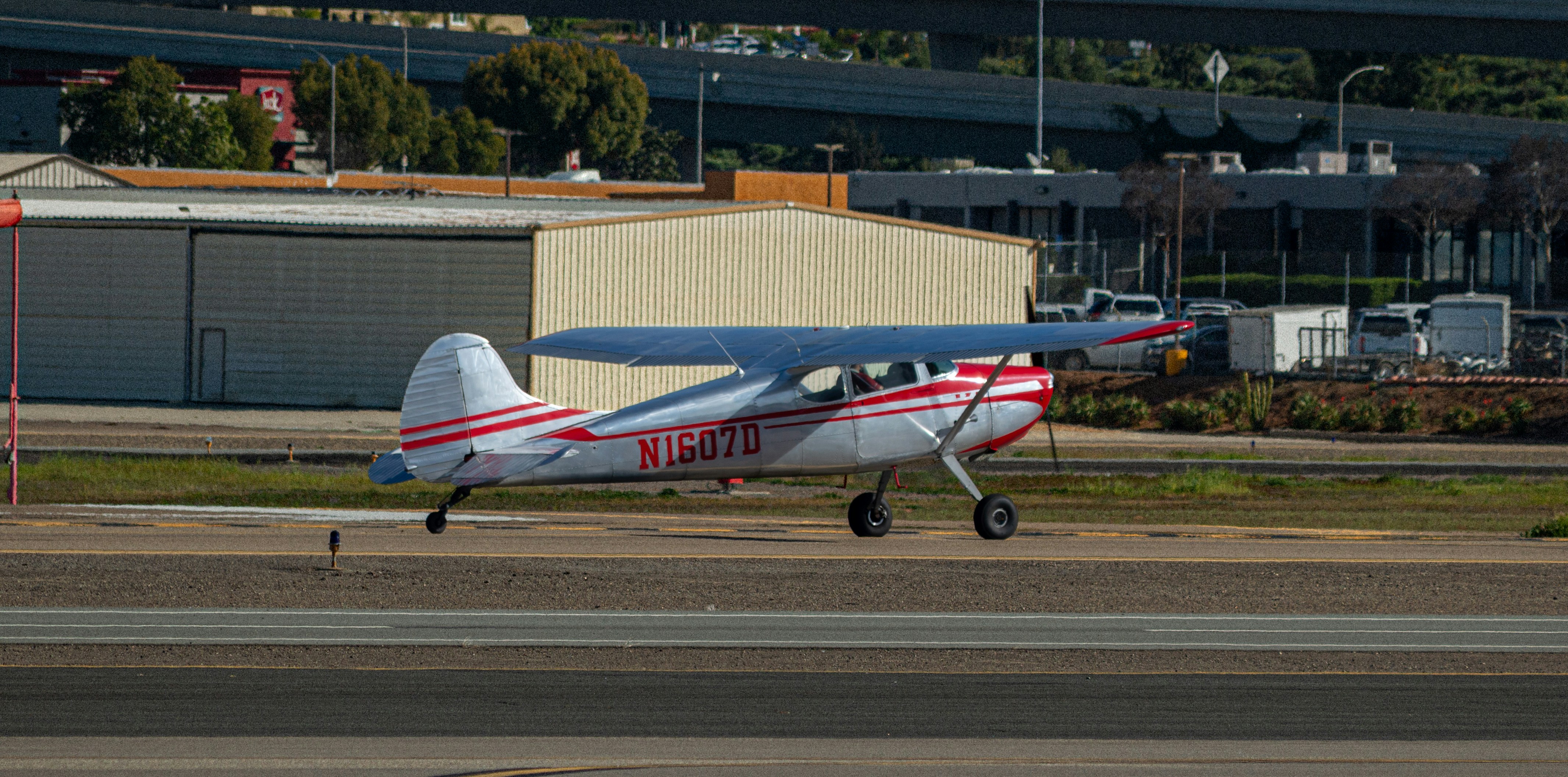 Taildragger on the Taxiway: A Retro Cessna Hugs the Line