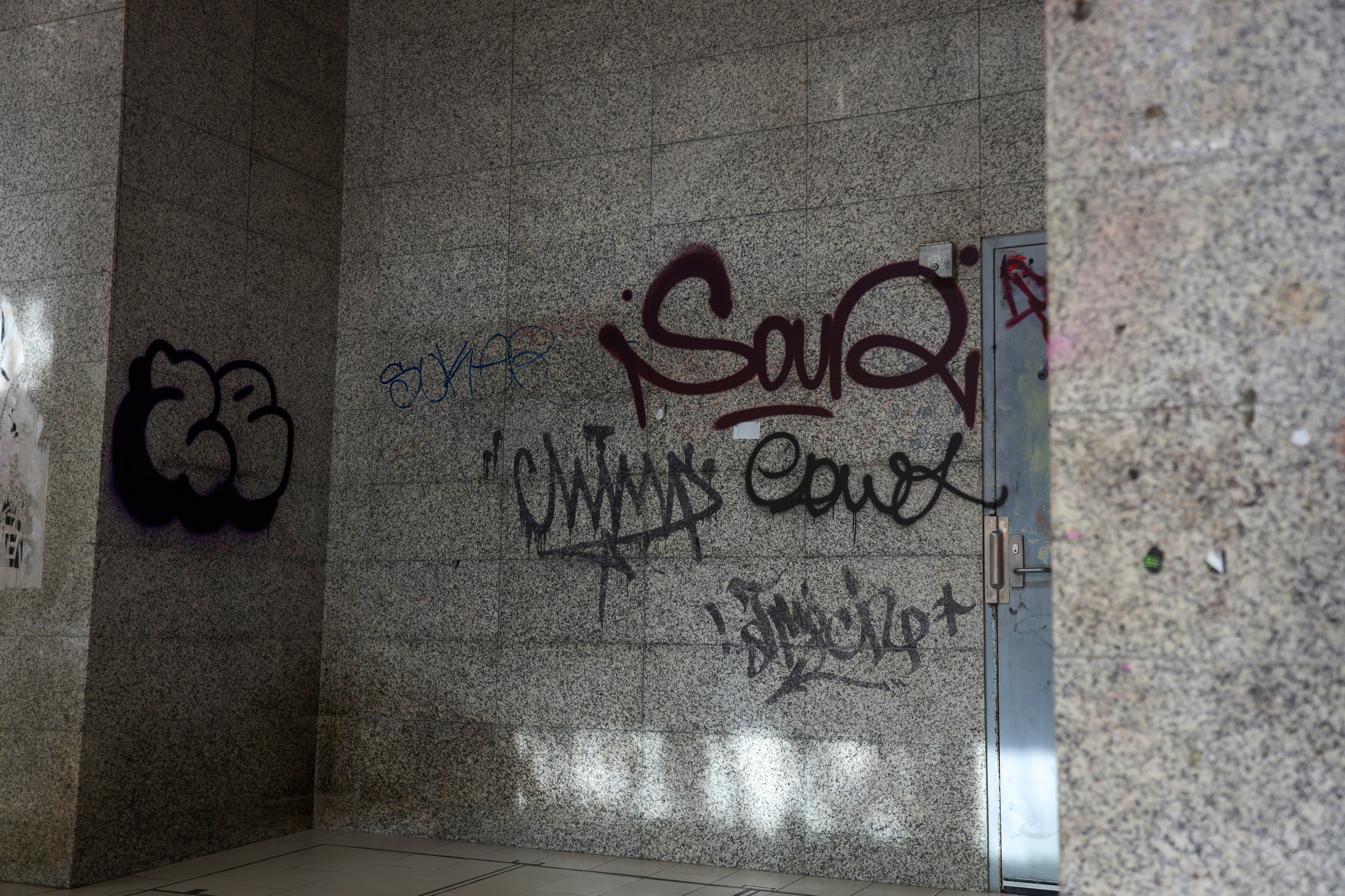 Graffiti Corridor: Quiet Doorway into a Graffitied Hall