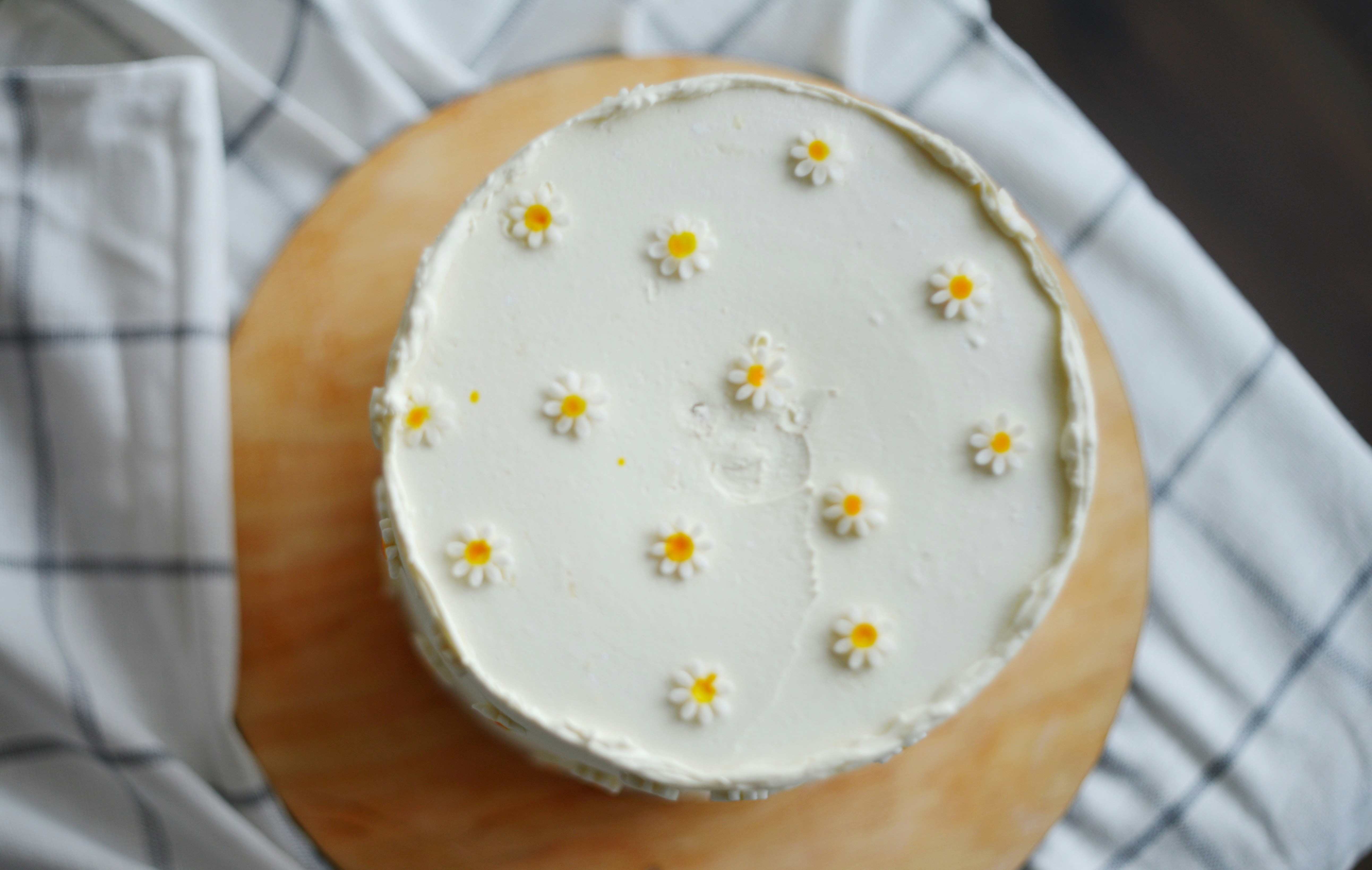Daisies in Frosted Center: A Top-Down Birthday Cake