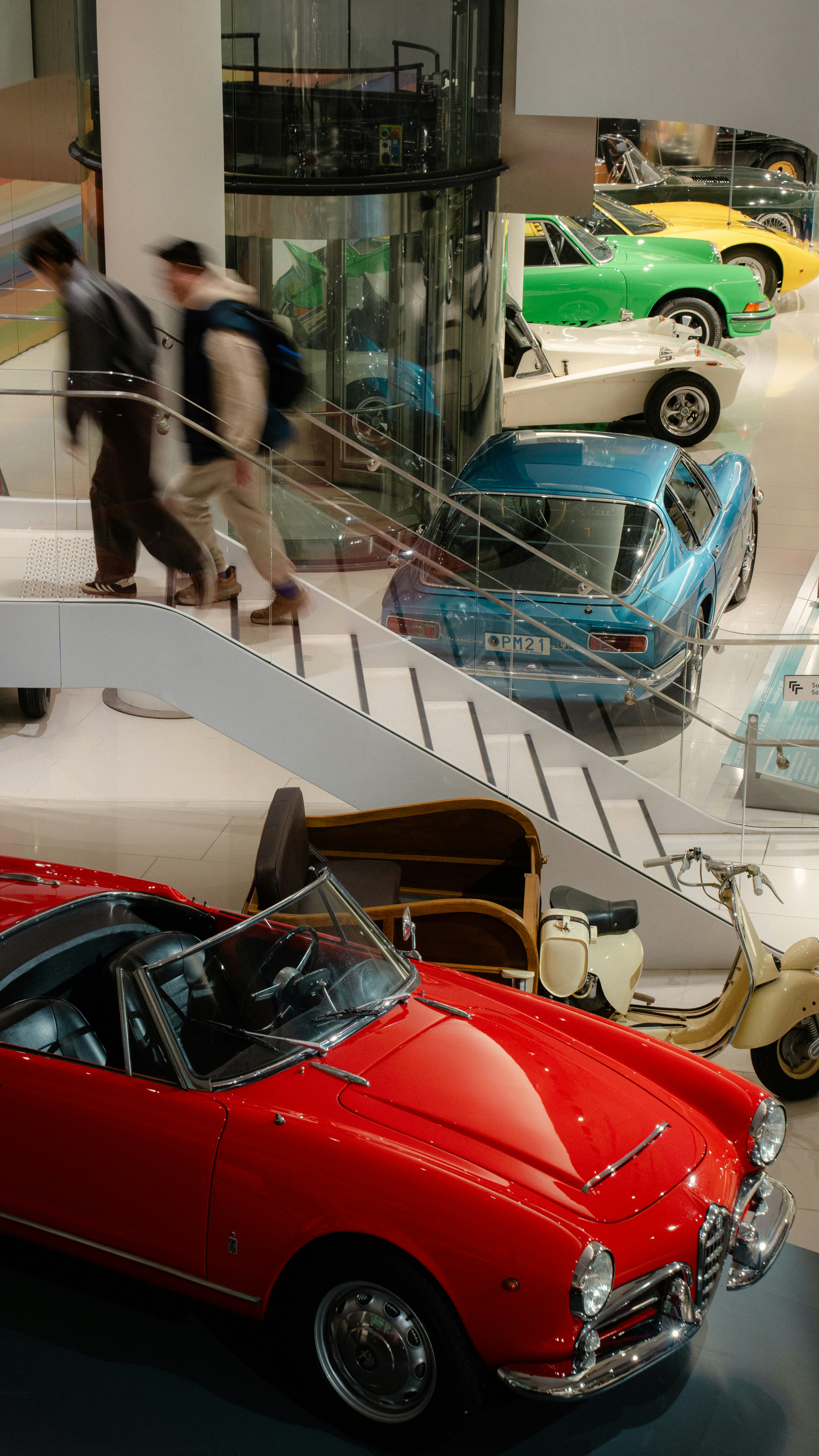 Chrome and Curves: Classic Cars in Motionless Display