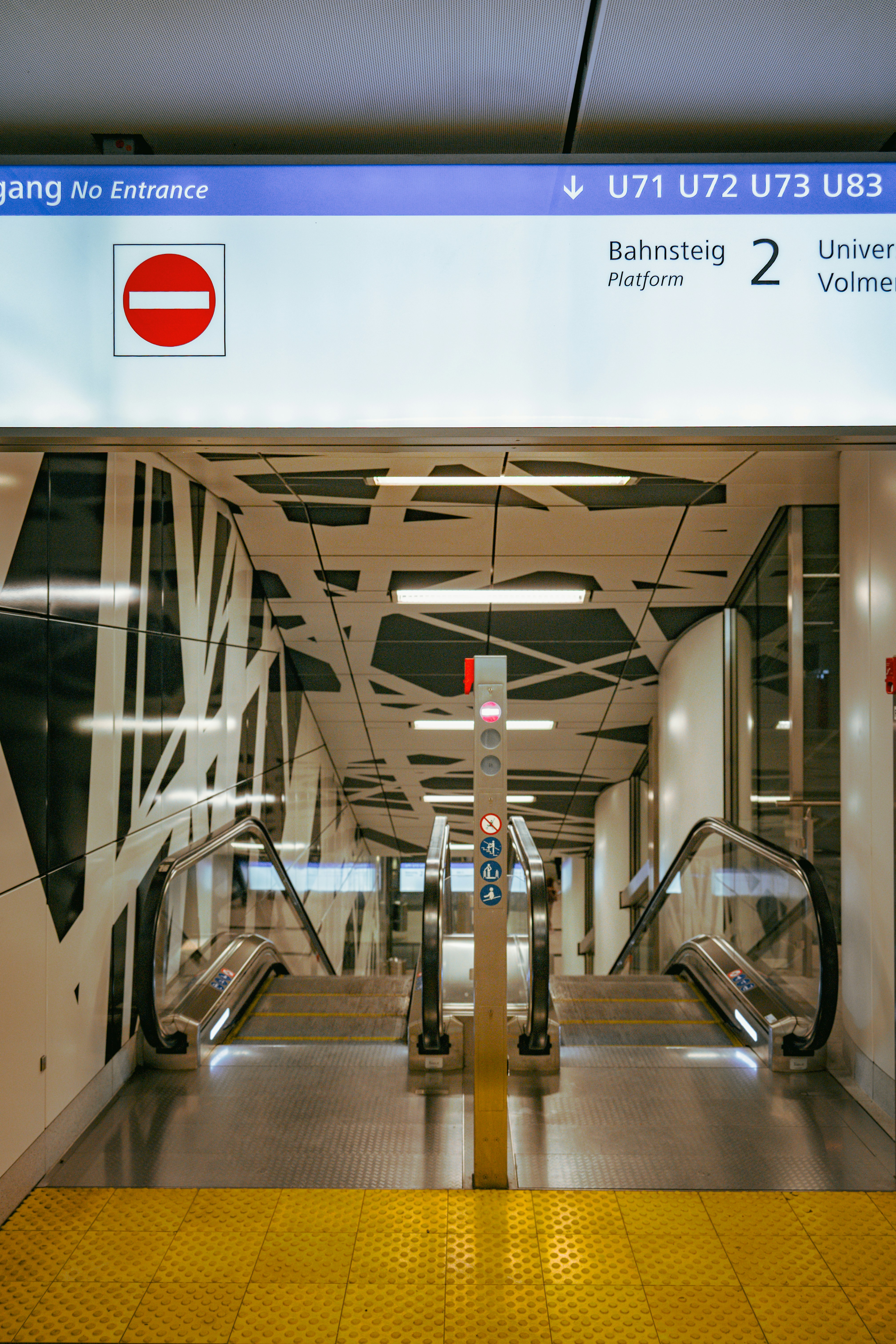 Vertical Convergence in a Modern Transit Atrium