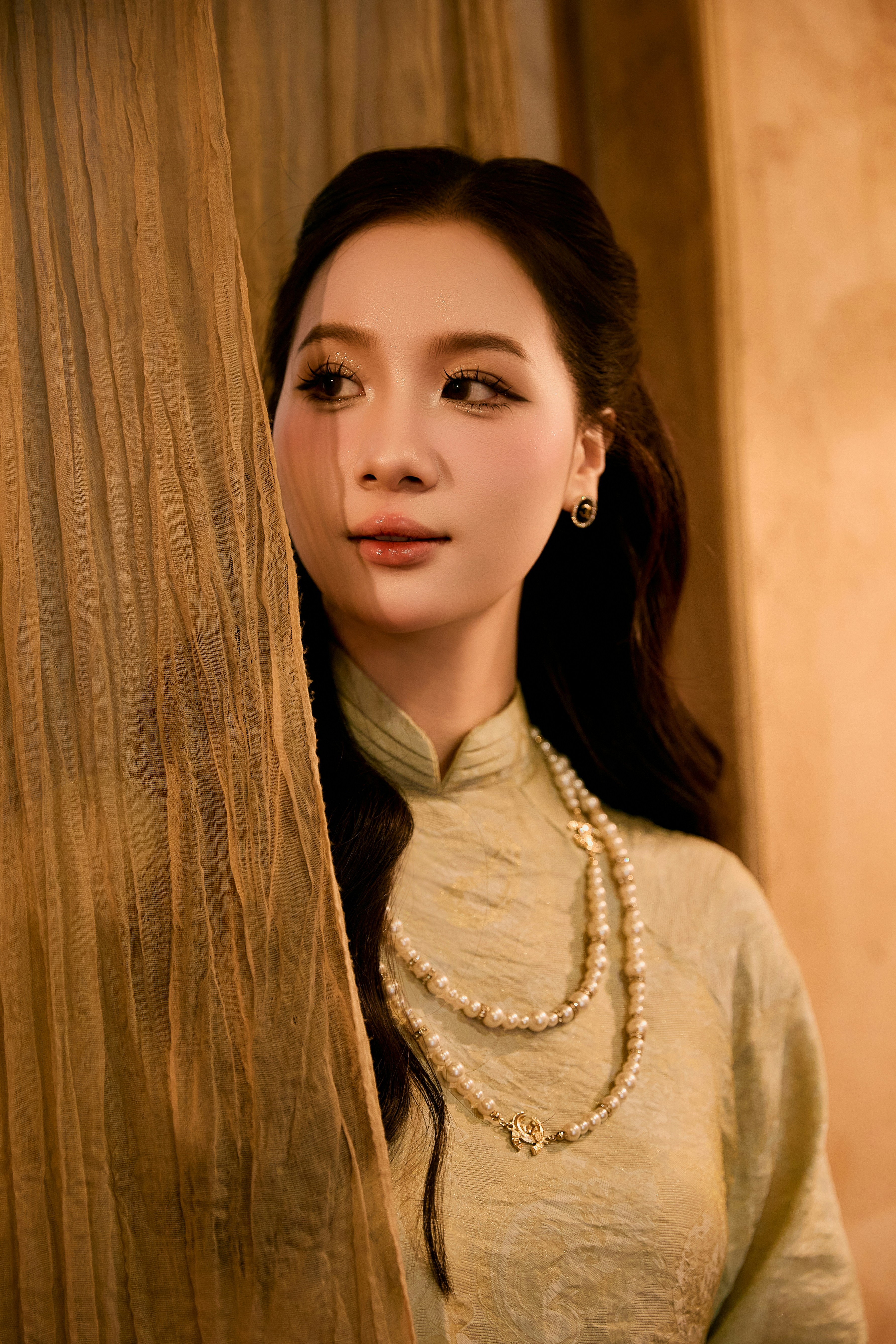 Whispers of Silk: A Quiet Gaze Between Wood and Light