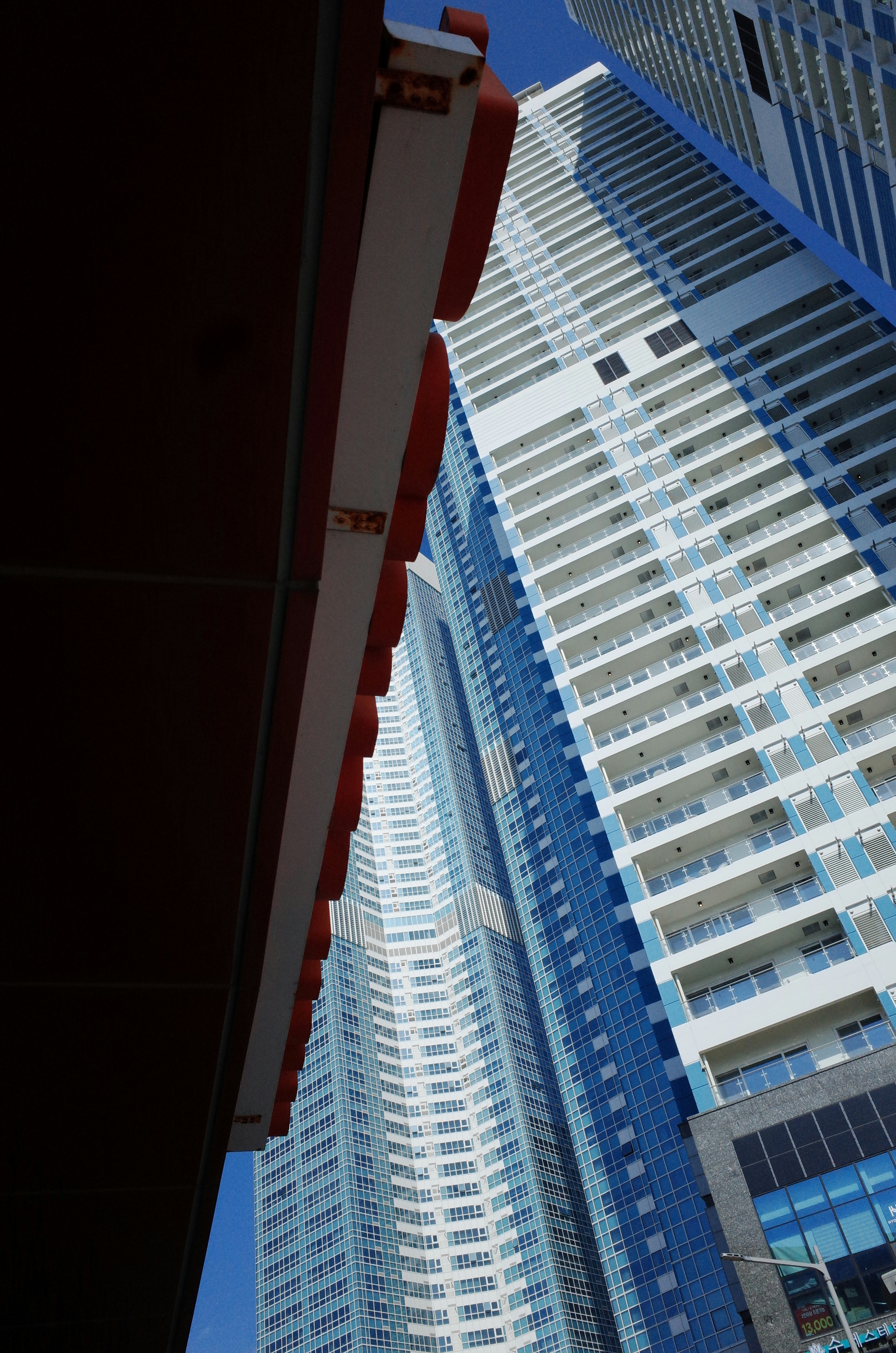Urban Skyward: Toward the Pinnacle of Glass