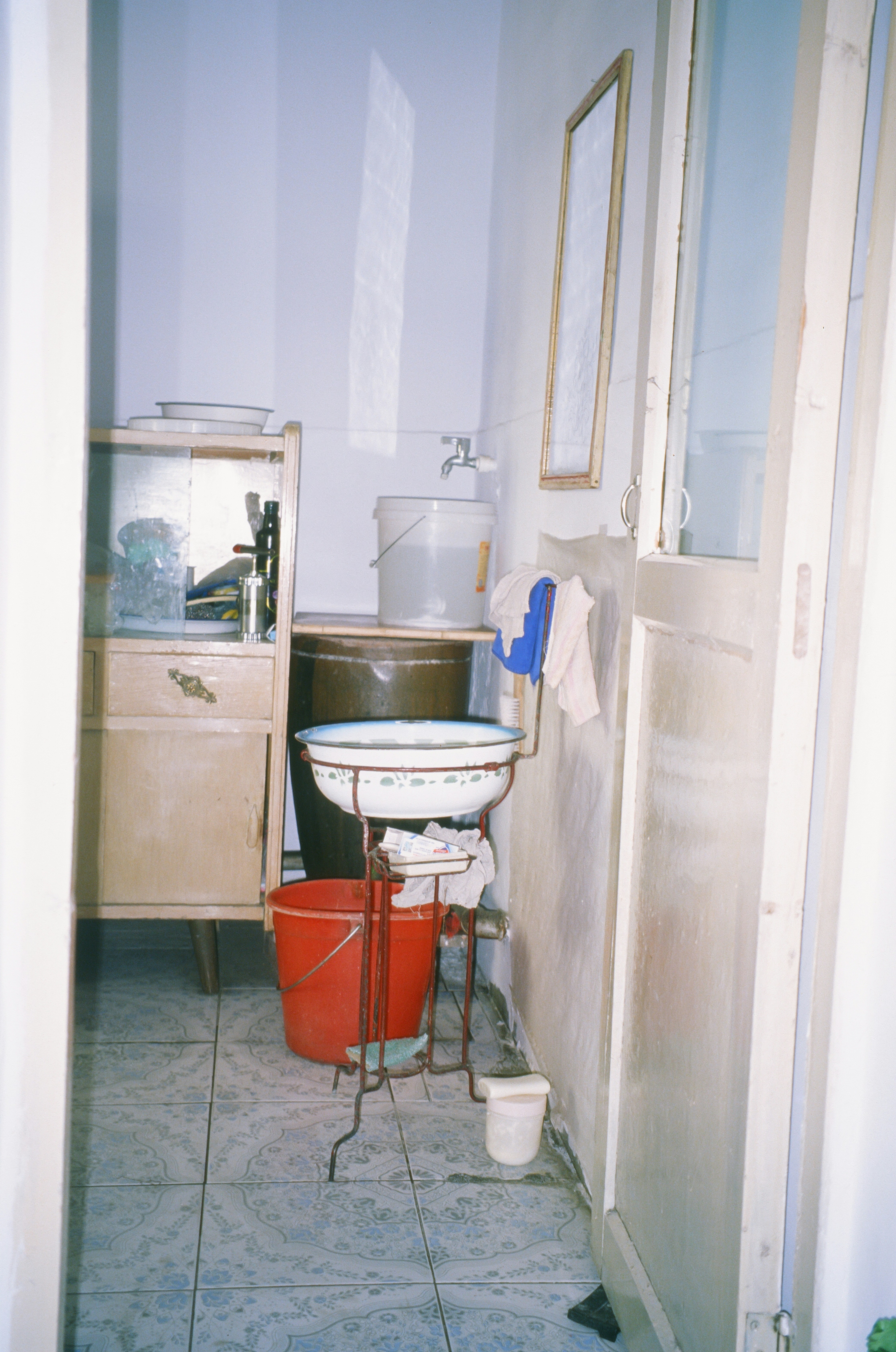 A simple sink with buckets in a room