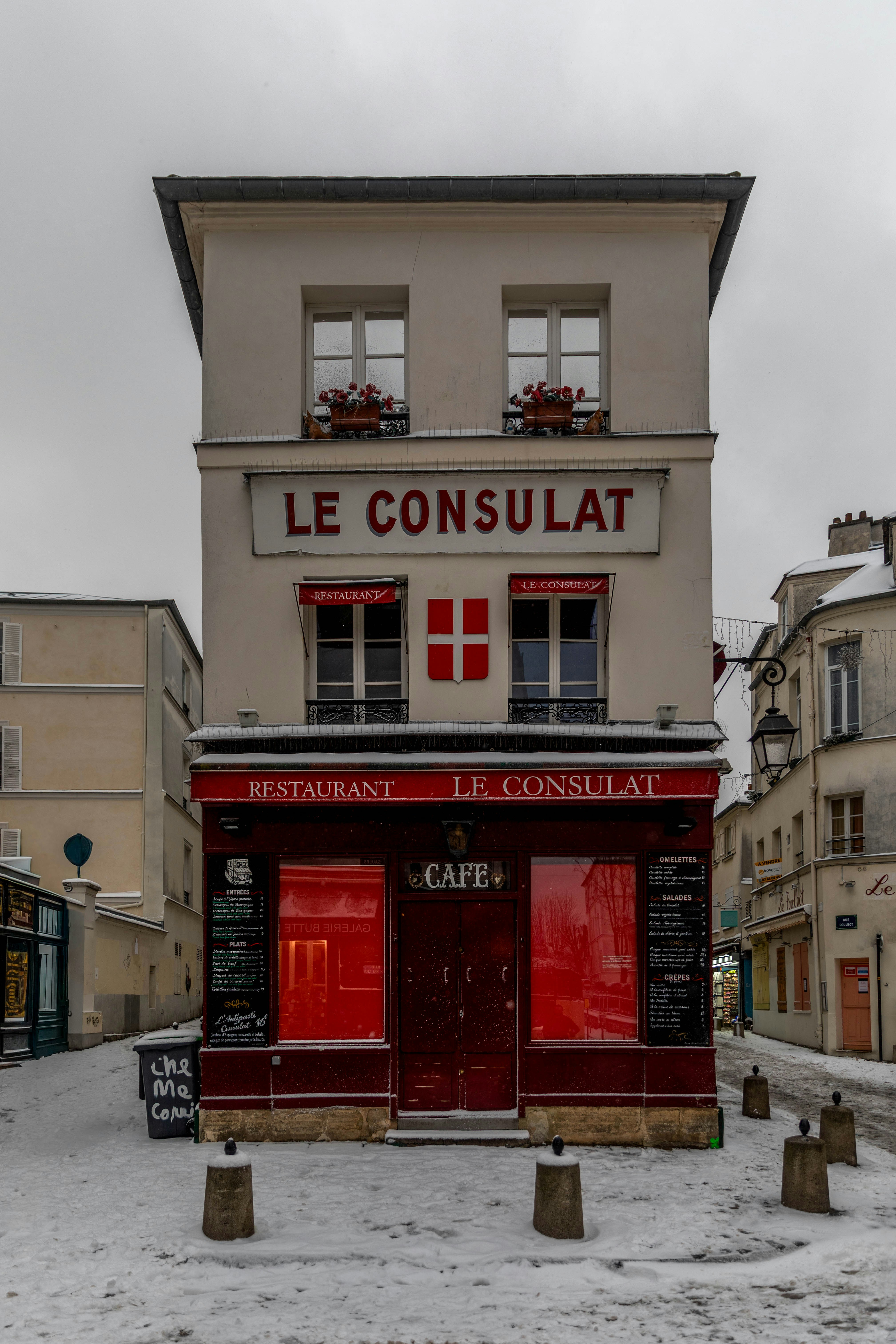 Le Consulat: Facade in Red at the End of a Snowy Rue