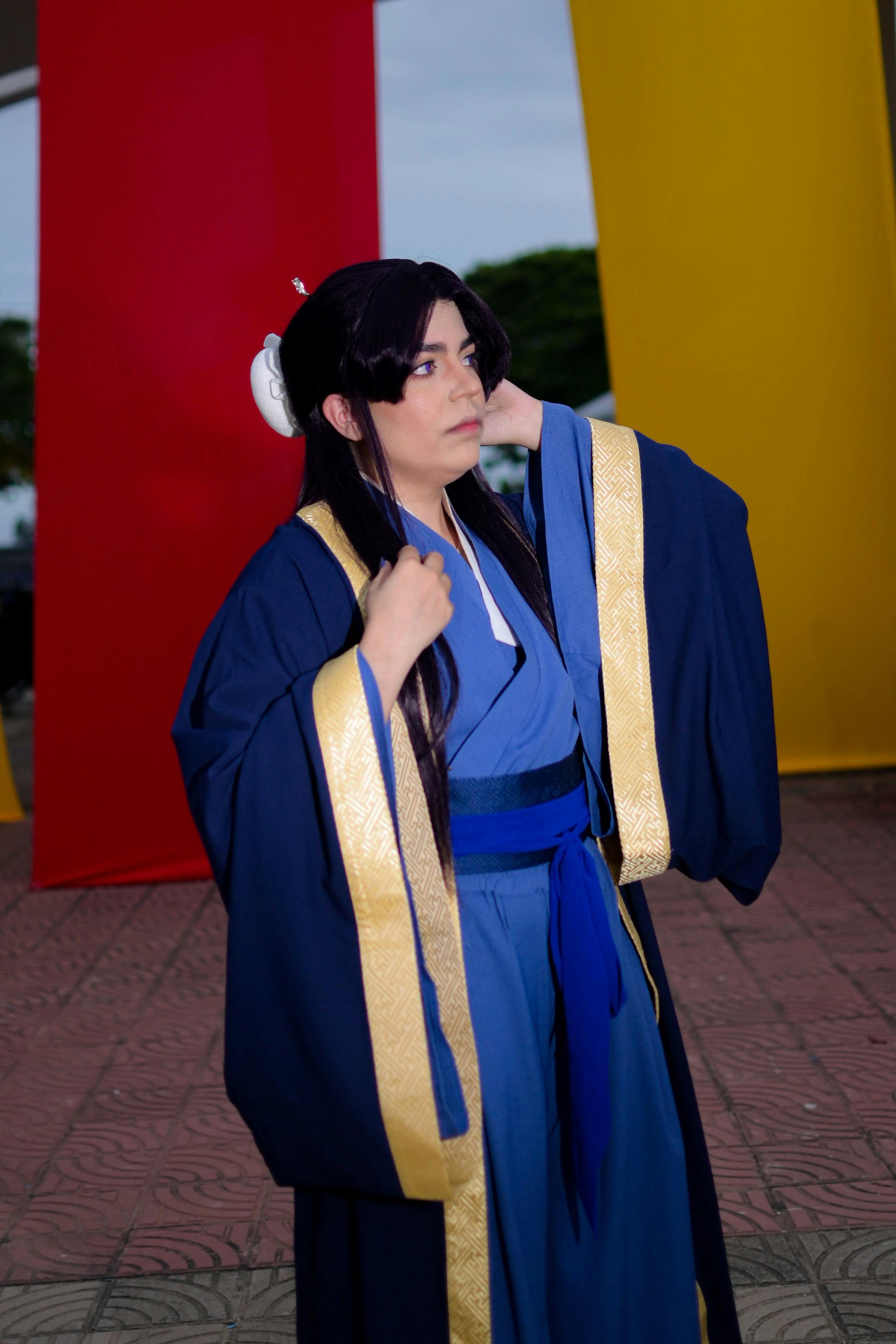 Blue Robe Reverie: a Cosplay Portrait Amid Scarlet and Gold Columns