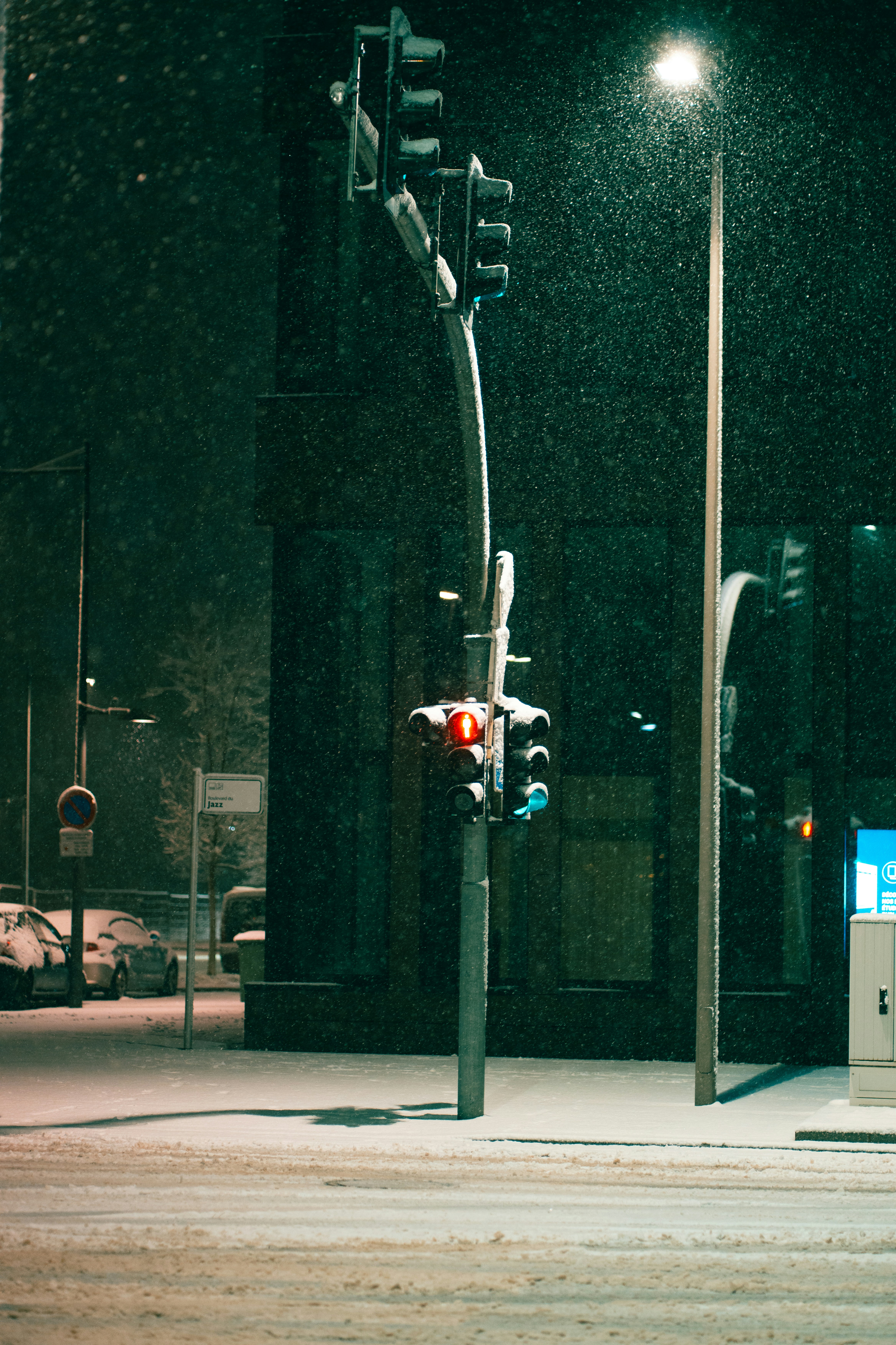 Red Signal Under Snow: A Quiet Night at the Street Corner