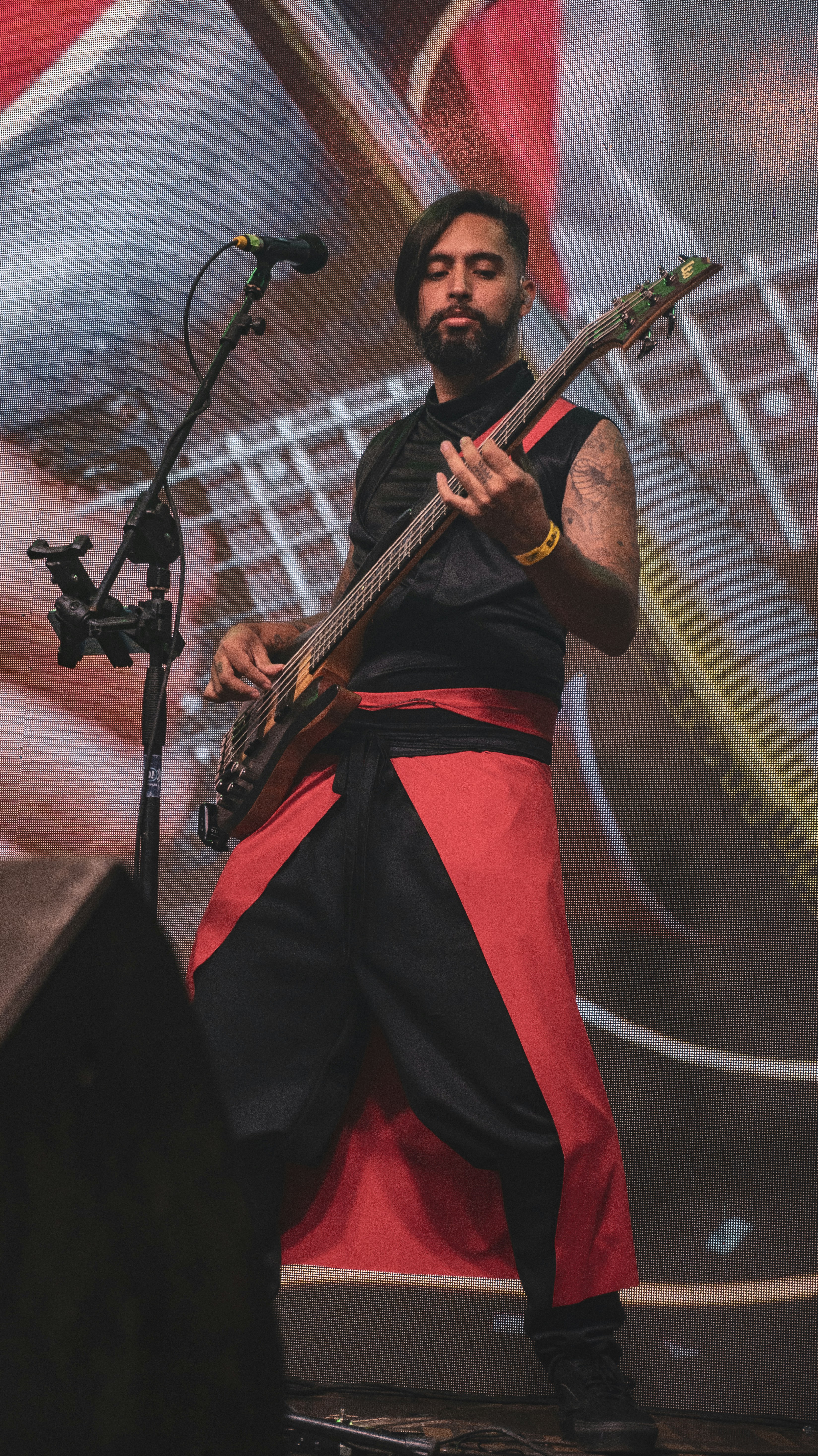 Bassline in Red and Black: A Live Moment with a Guitarist