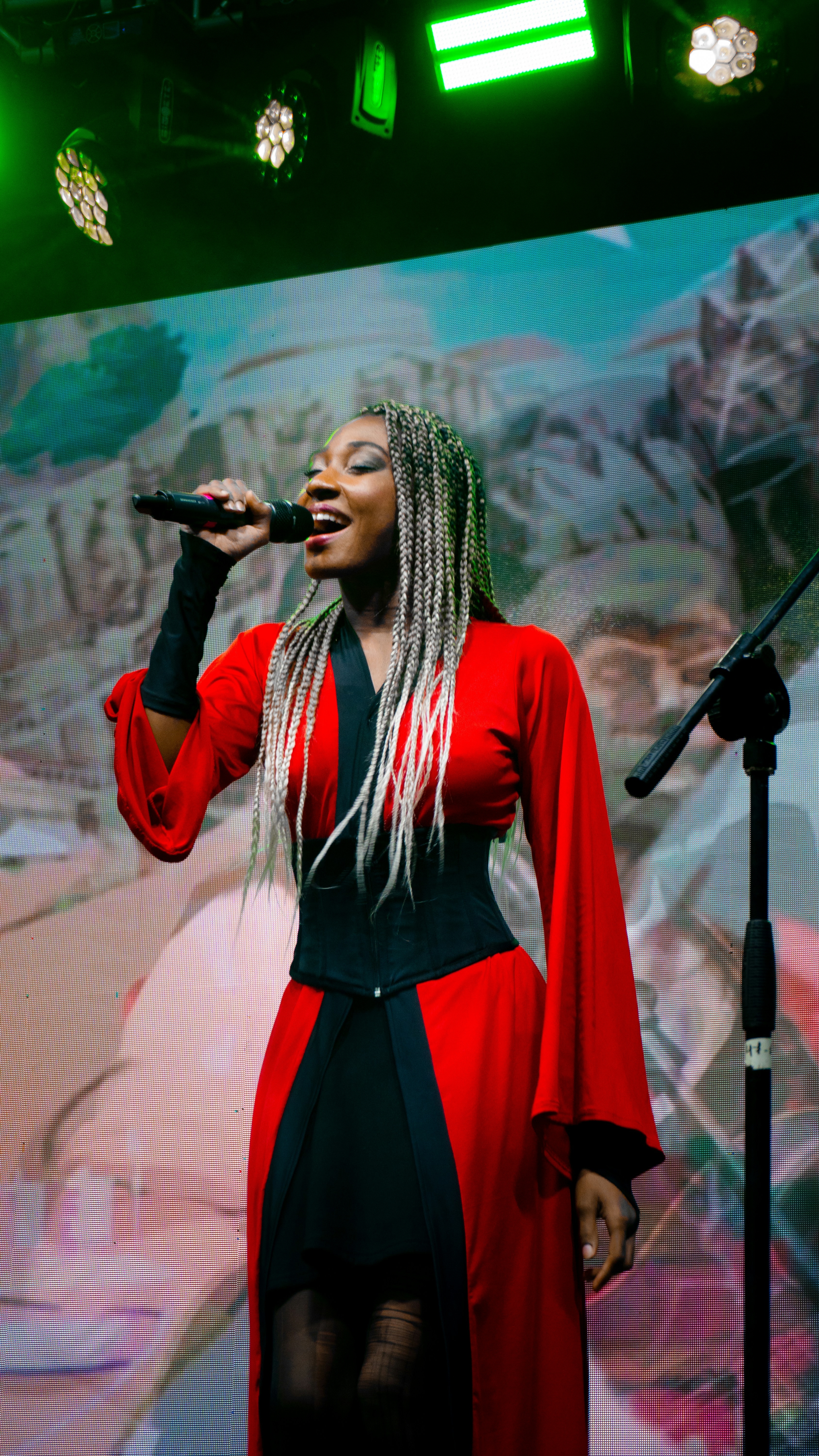 Vivid Live: A Powerful Vocal Performance in Red