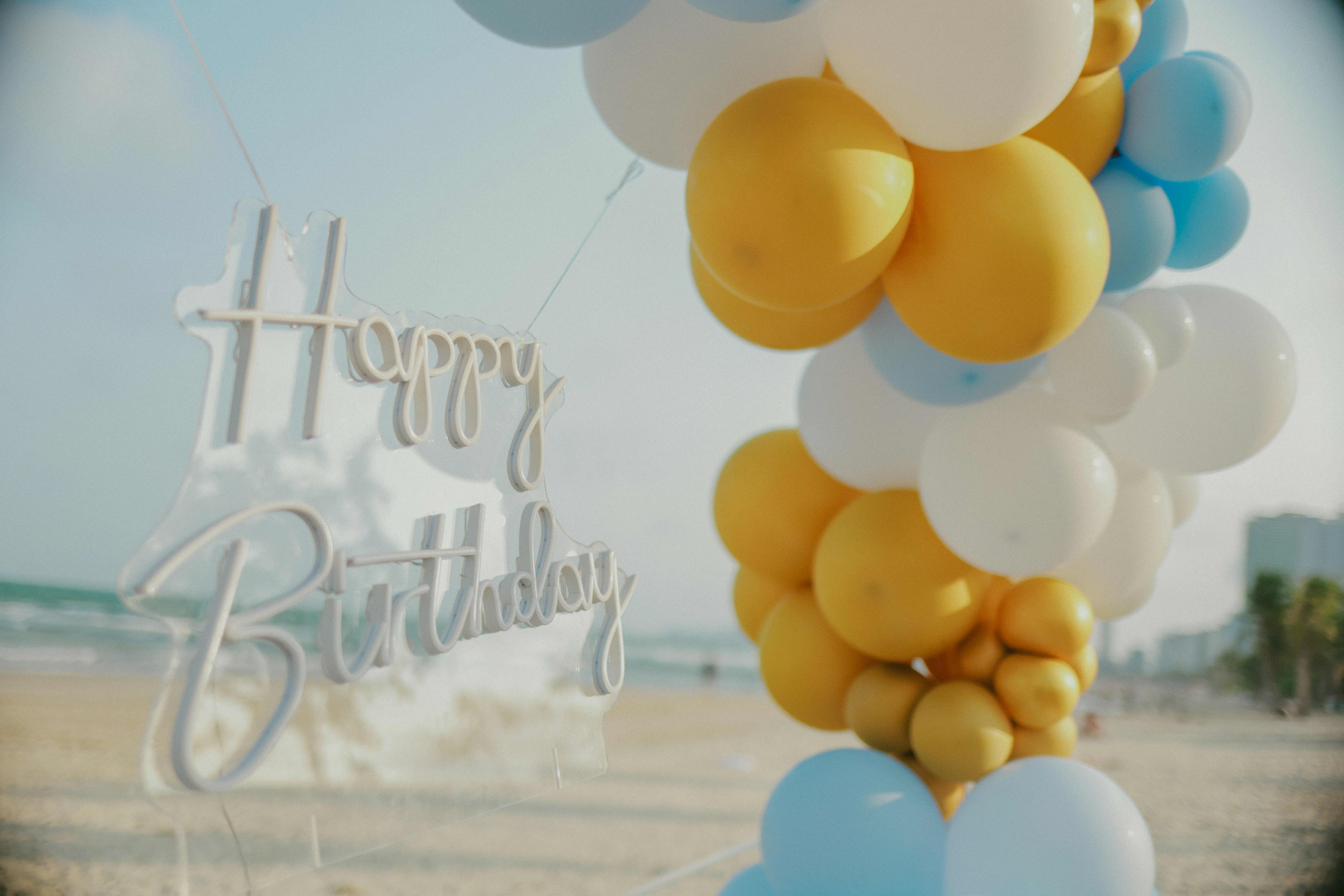 Balloon Bouquet by the Seashore: Birthday Arch at Sunset Beach