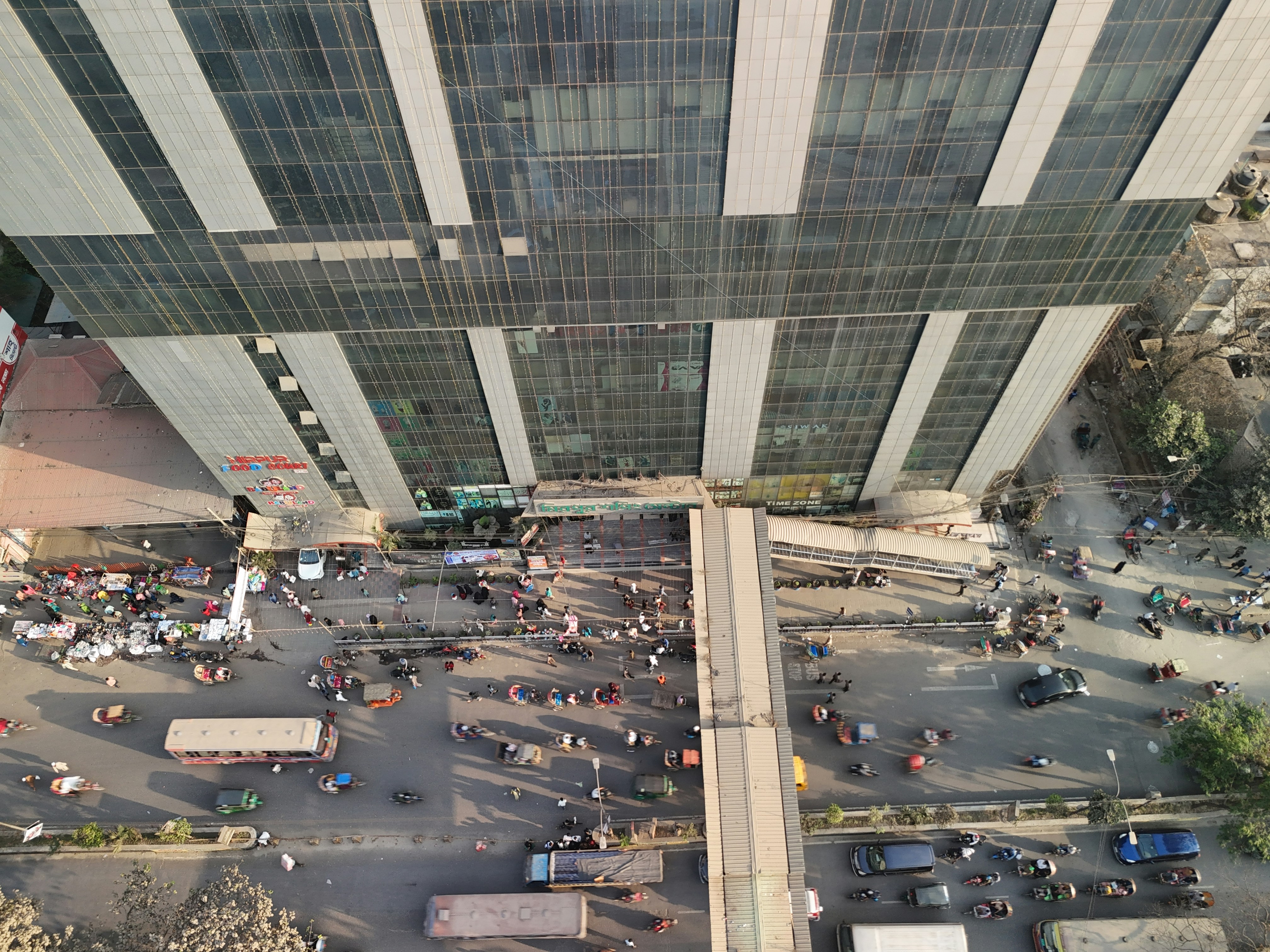Rooftop Grid and Street Pulse: An Aerial City Snapshot
