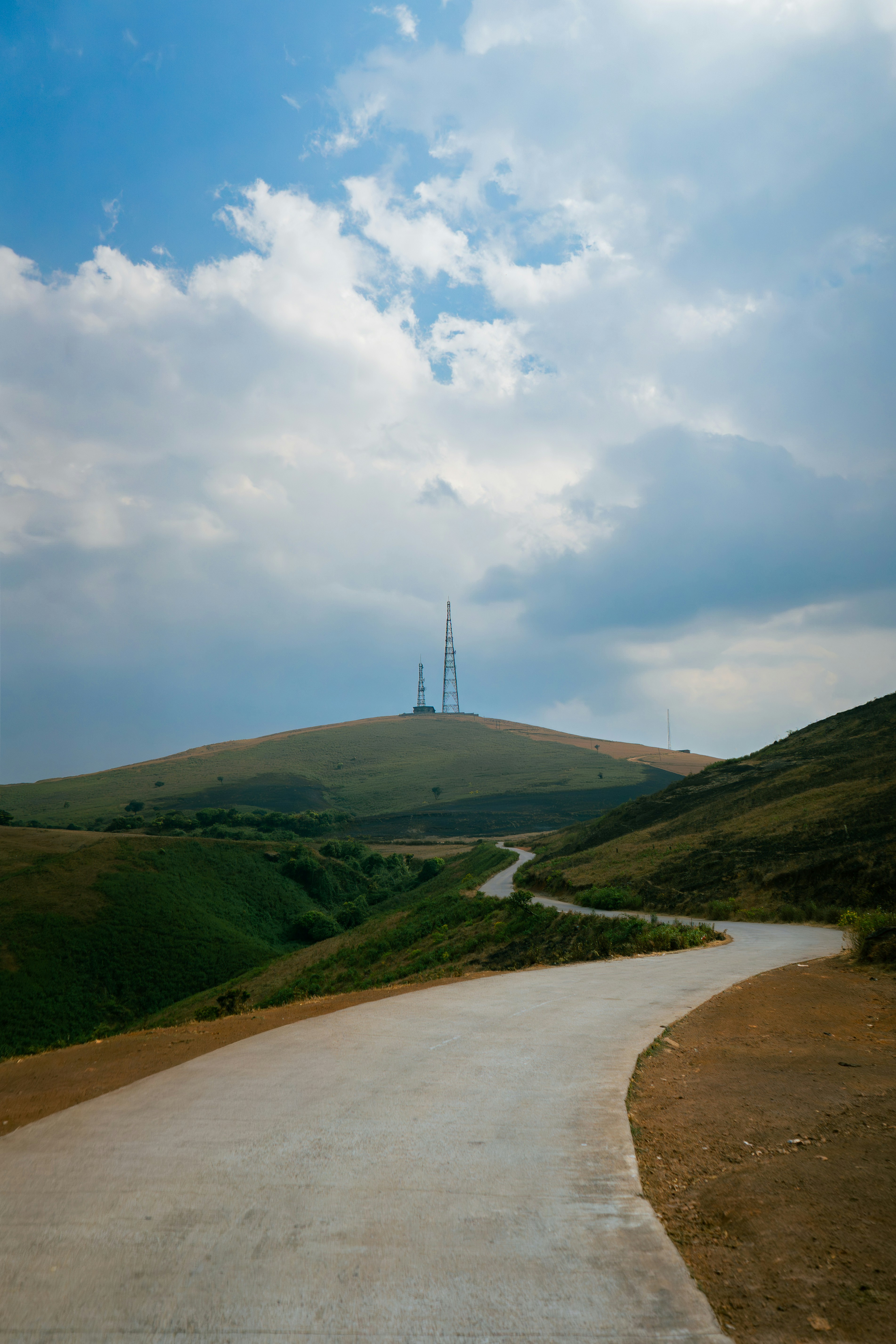 Hilltop Route: a Serene Ascent to the Antenna Core
