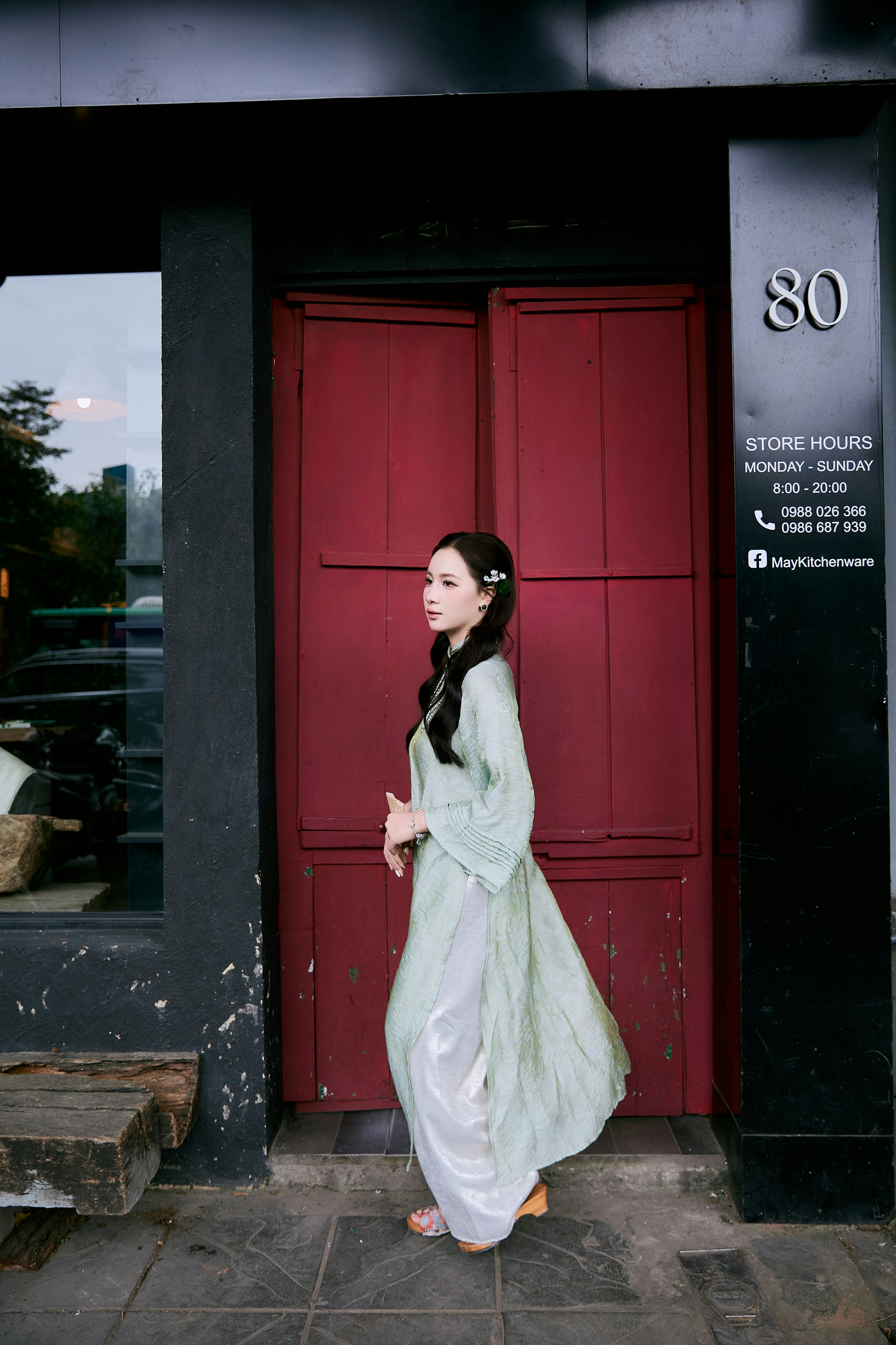 Emerald Cloak by the Red Door