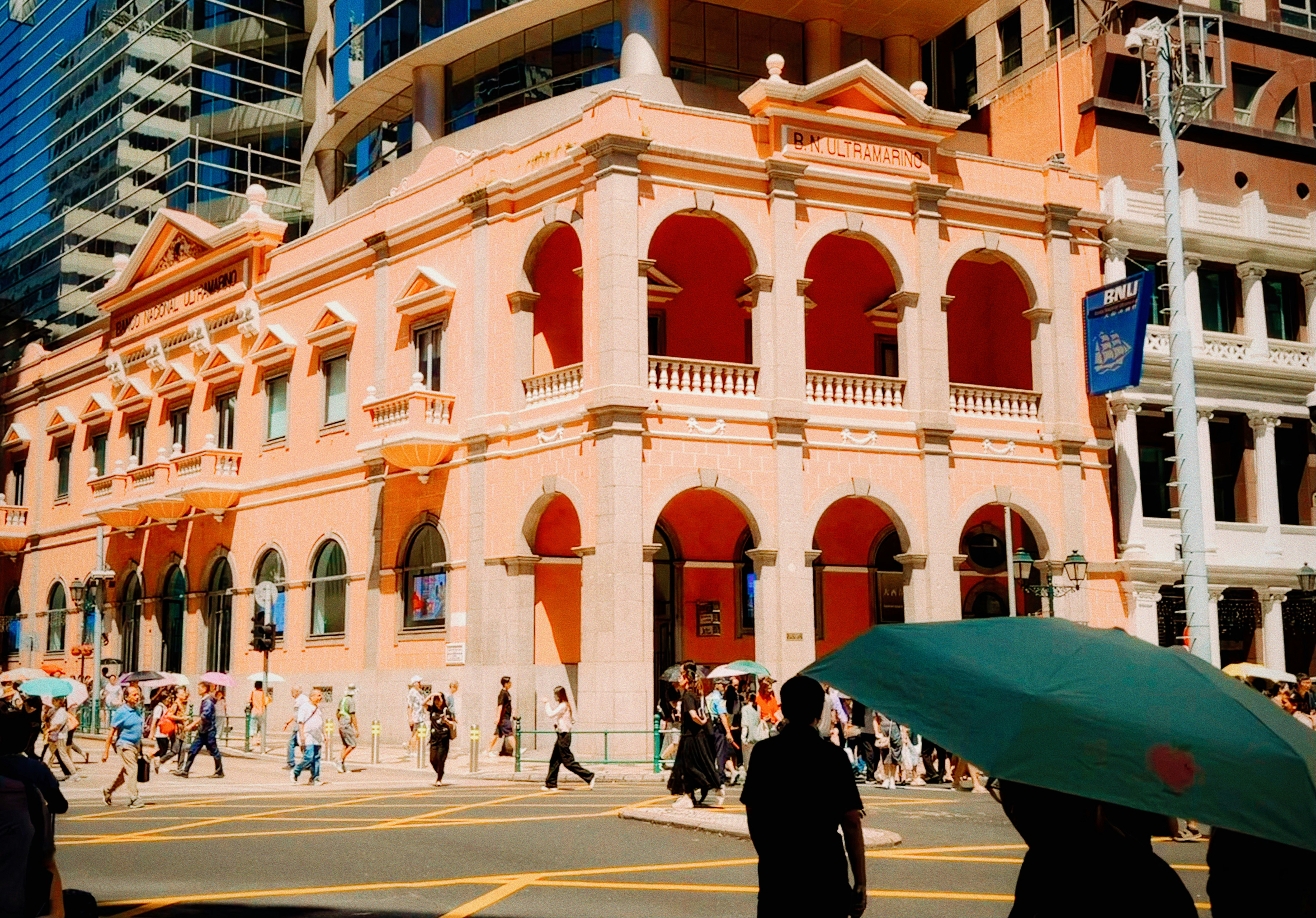 Sunlit Venetian-esque Corner: Peach Building and Busy Street