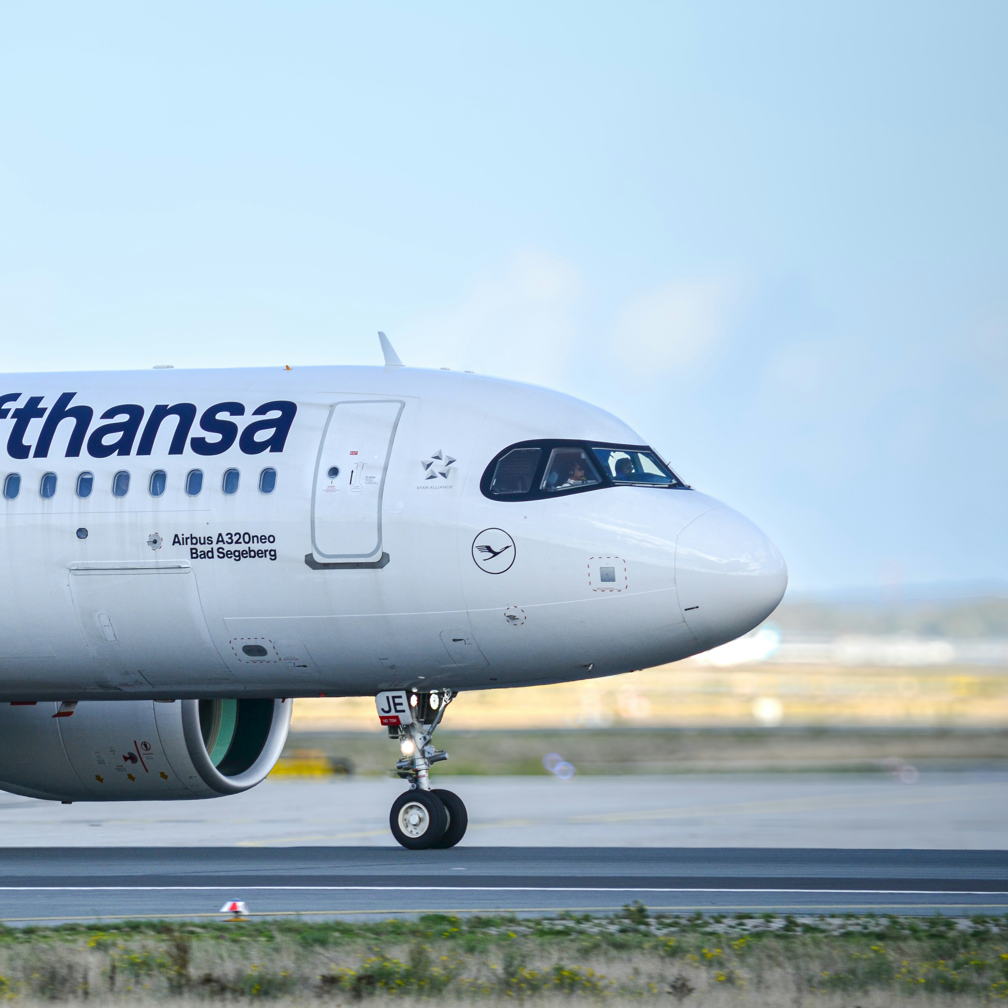 Lufthansa silhouette: nose and cockpit in clean takeoff light
