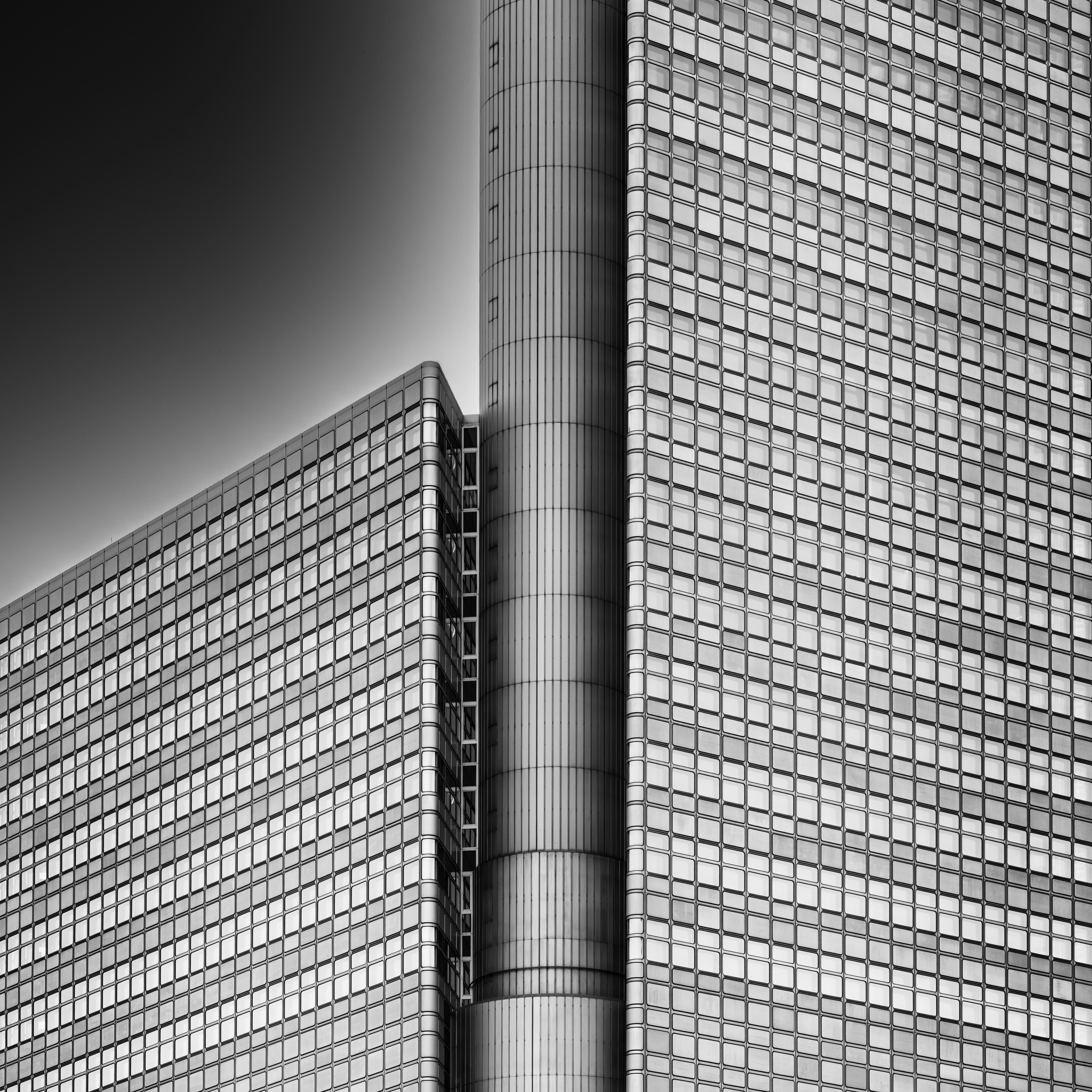 Monolithic Glass and Concrete: A Diagonal City Facade